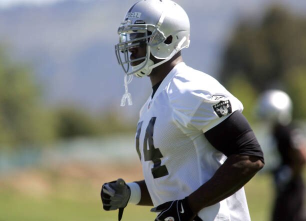 Former Raiders OL Bruce Campbell Says He's Not Man in Viral Walmart ...