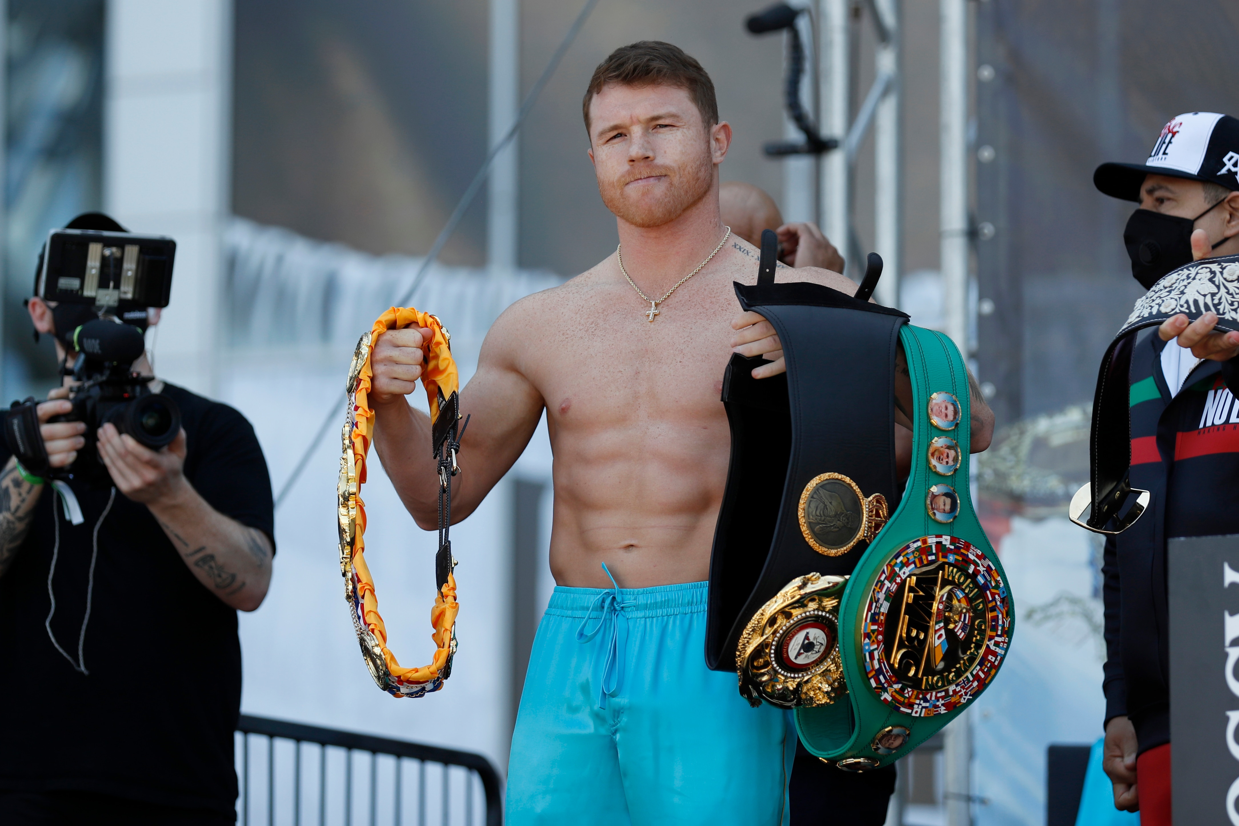 Canelo Alvarez Open to Fighting Gennadiy Golovkin at 168-Pound Weight ...