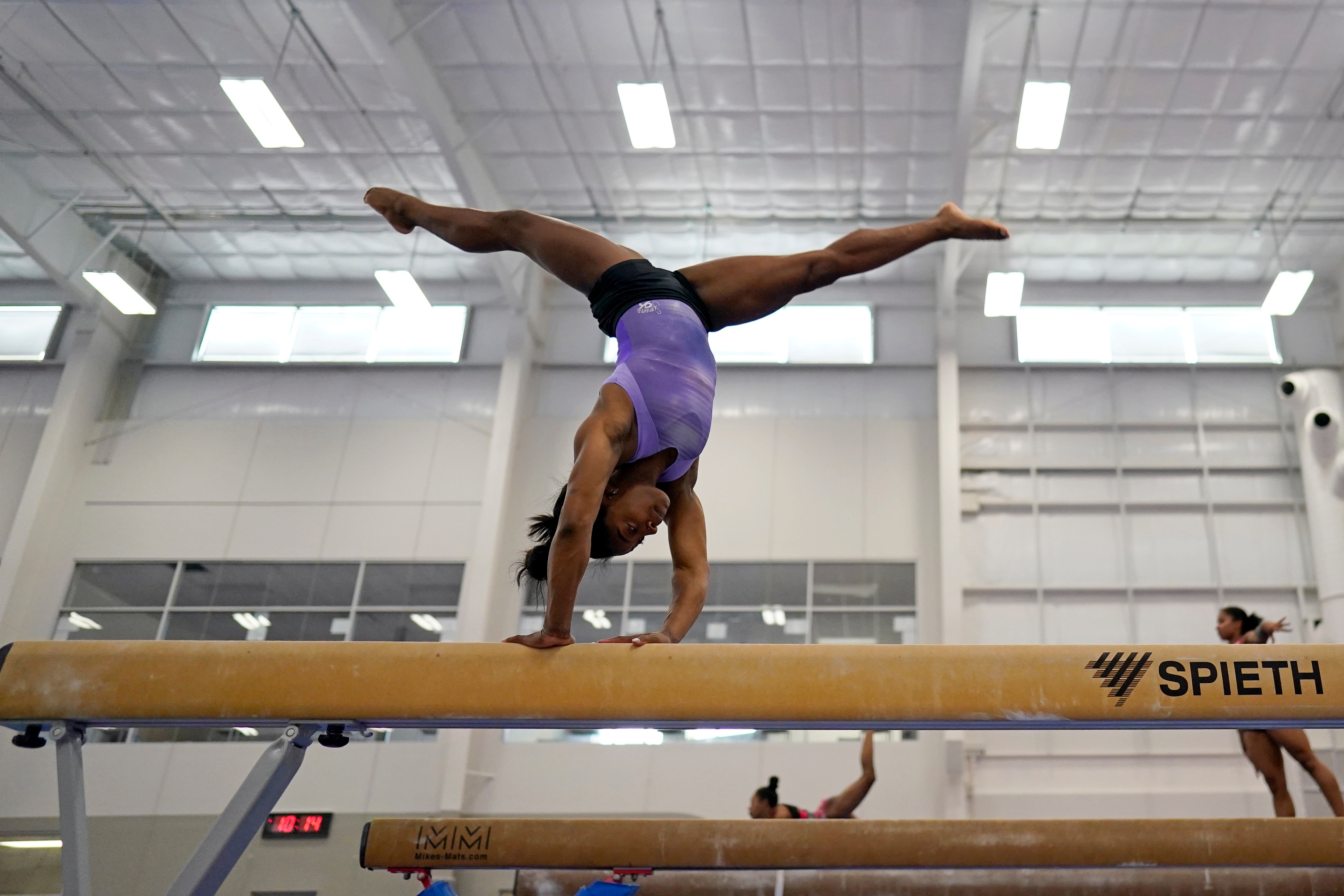 Video: Simone Biles Nails Yurchenko Double Pike at U.S. Classic ...