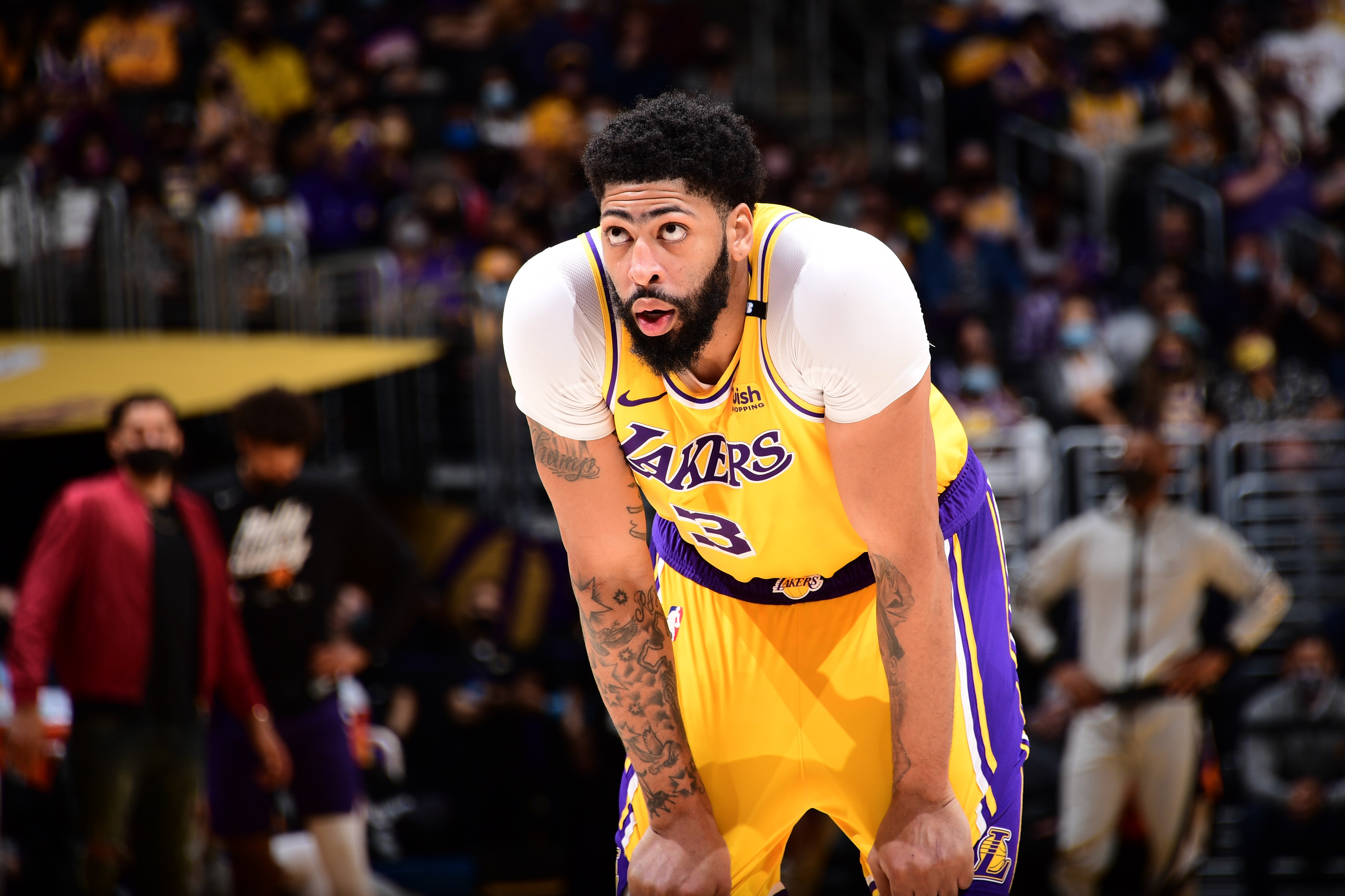 Lakers' Anthony Davis Hyperextended Knee in Game 3 Win, Says Injury ...