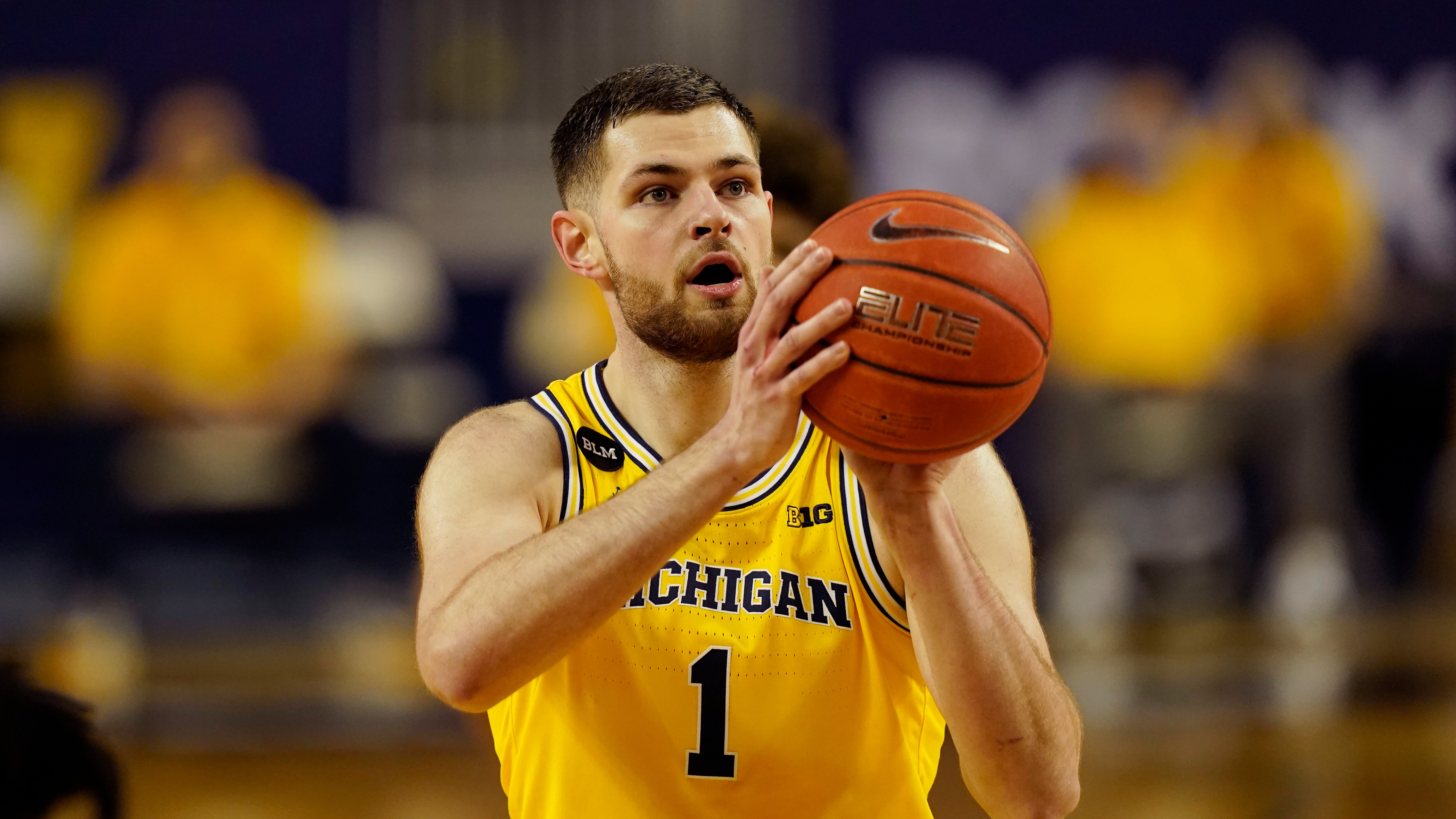 Hunter Dickinson Will Return to Michigan for Sophomore Season, Forgo ...