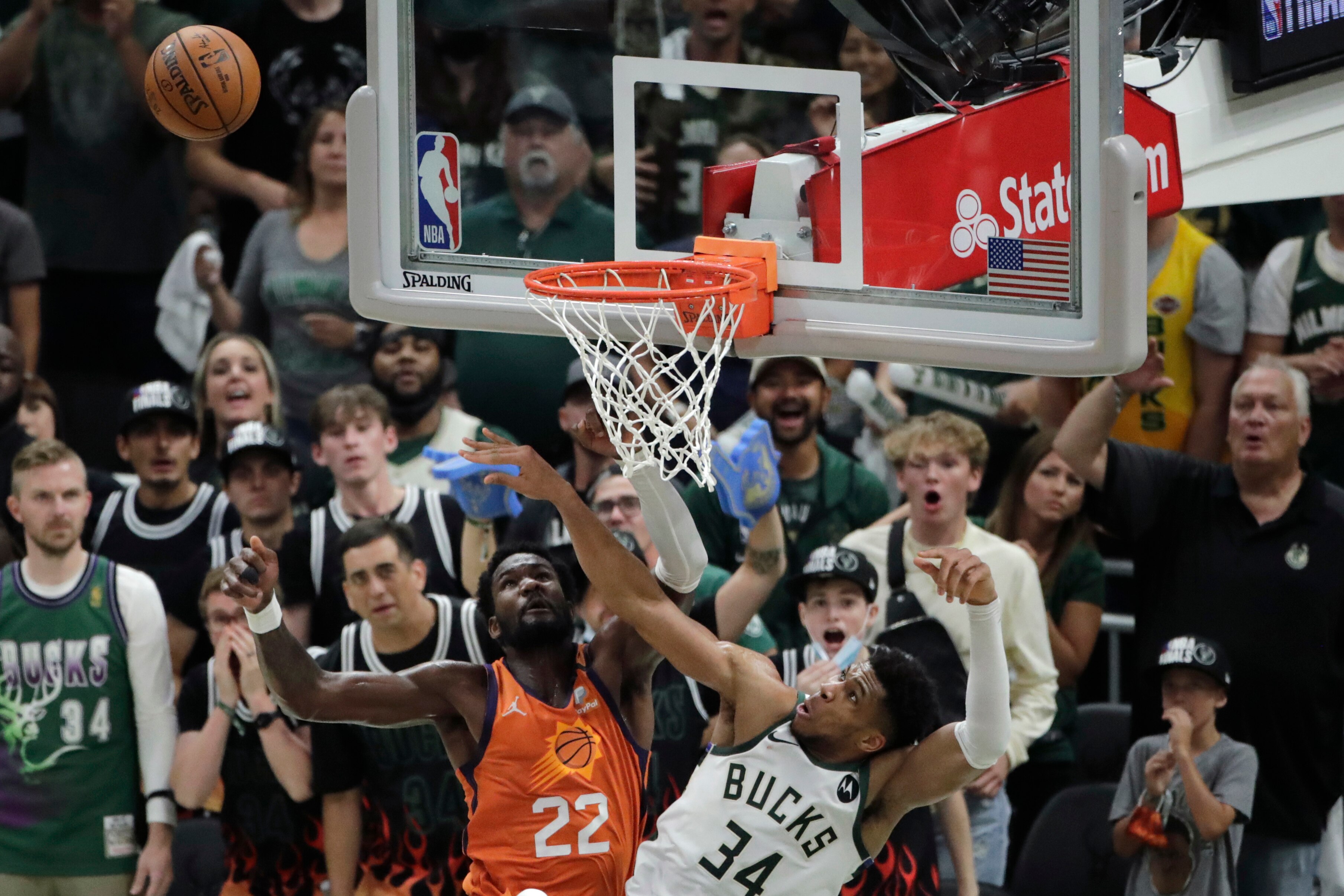 Bucks' Giannis on Block of Deandre Ayton: 'I Thought I Was Going to Get ...
