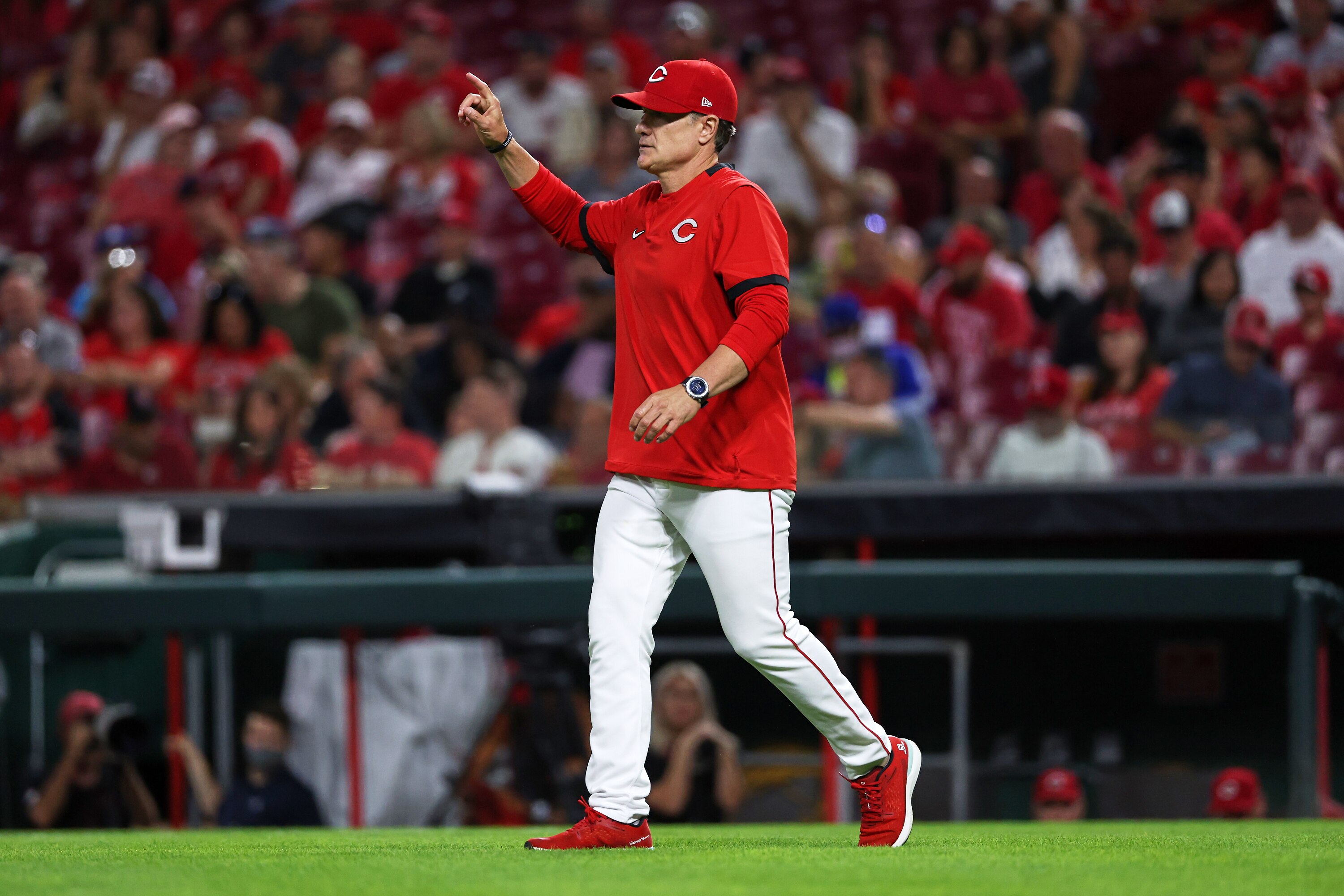 David Bell Agrees to 2-Year Contract Extension as Reds Manager | News ...