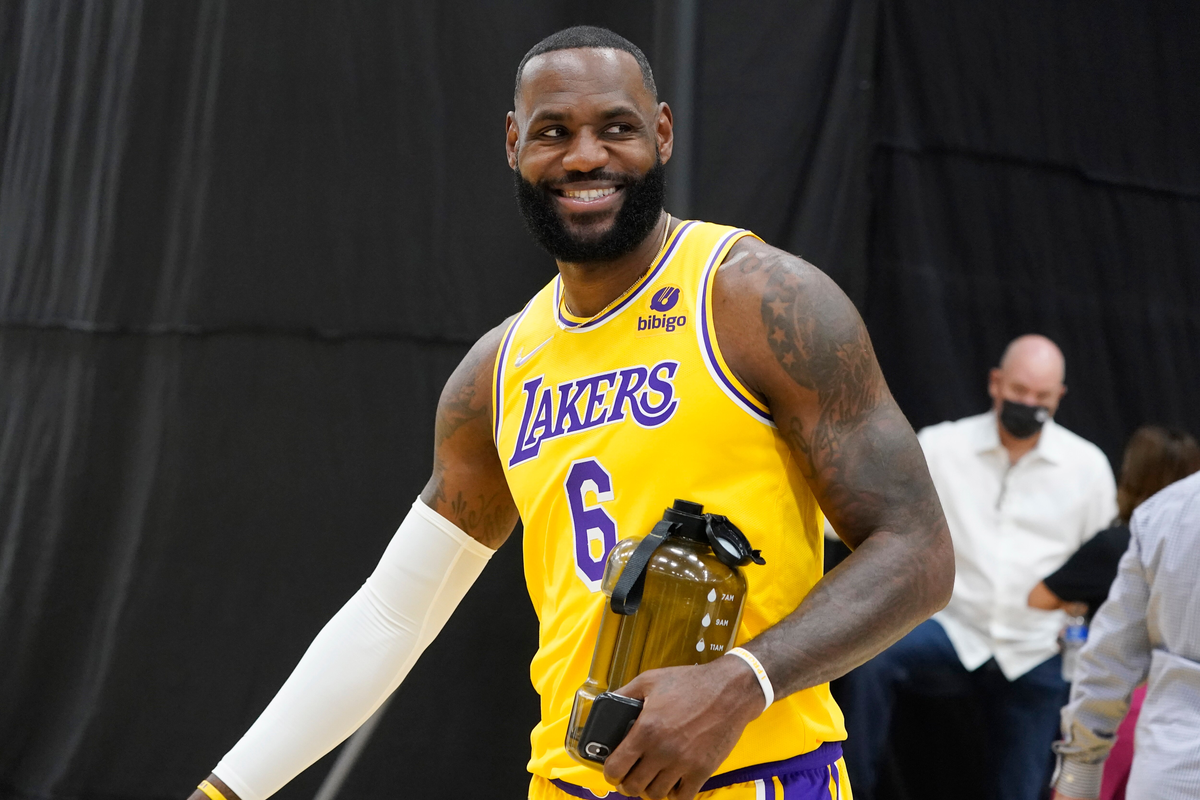 LeBron James Shouts Out Nunn, Bazemore, Jordan as Newcomer Standouts at ...