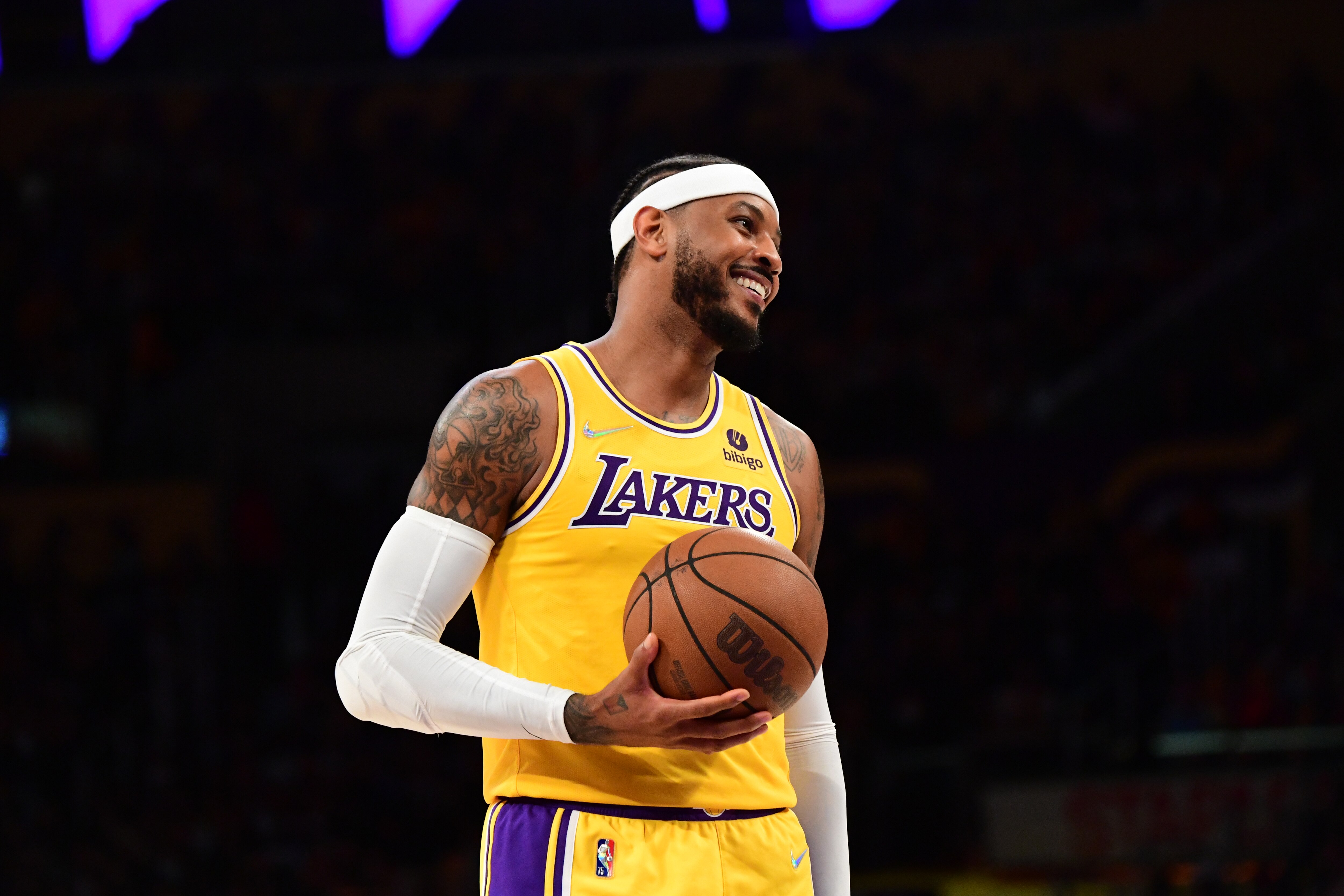 Lakers' Carmelo Anthony Talks Viral Free-Throw Violation: 'That Was ...