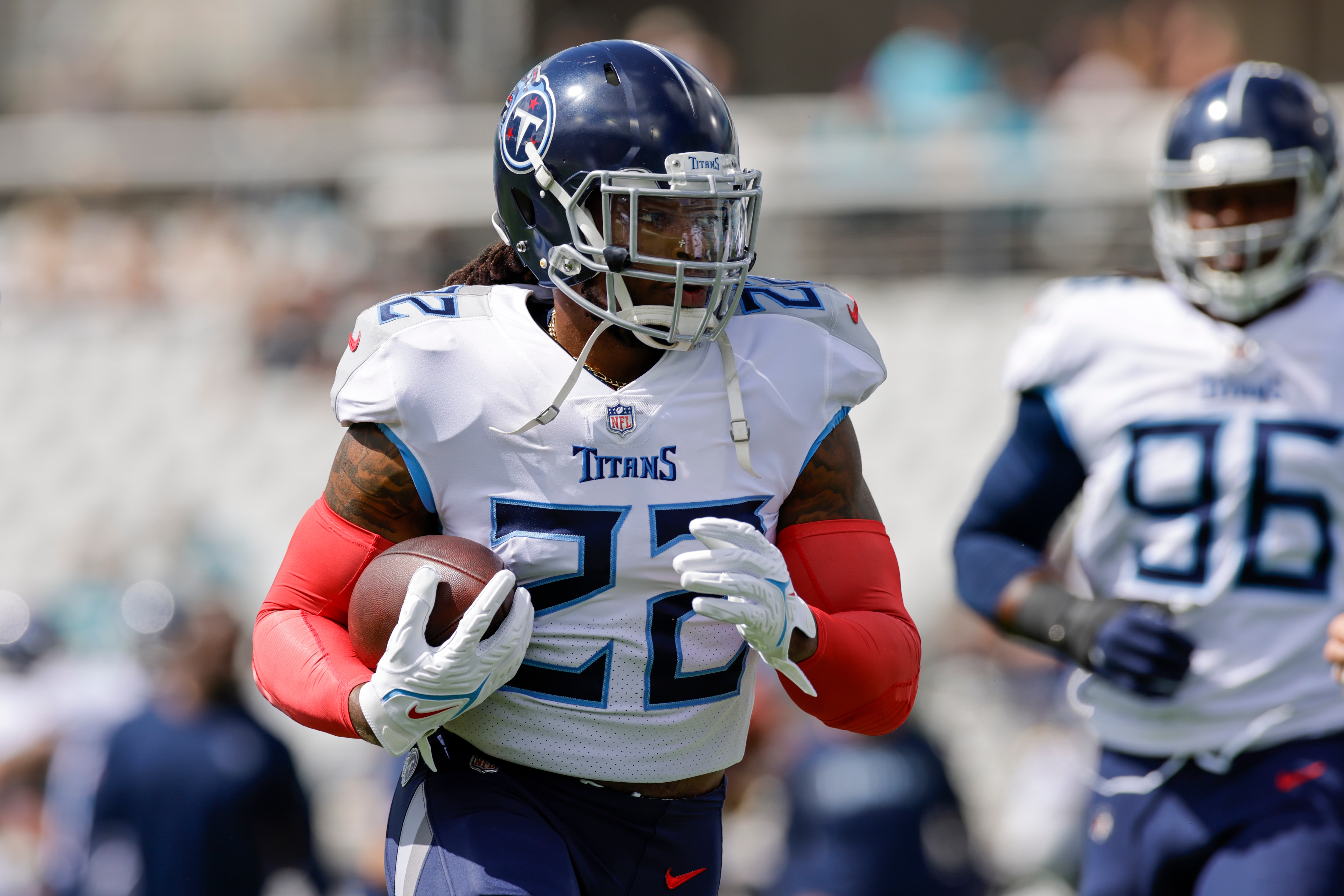 Titans' Derrick Henry Says He's Not Focusing on Record-Setting Rushing ...