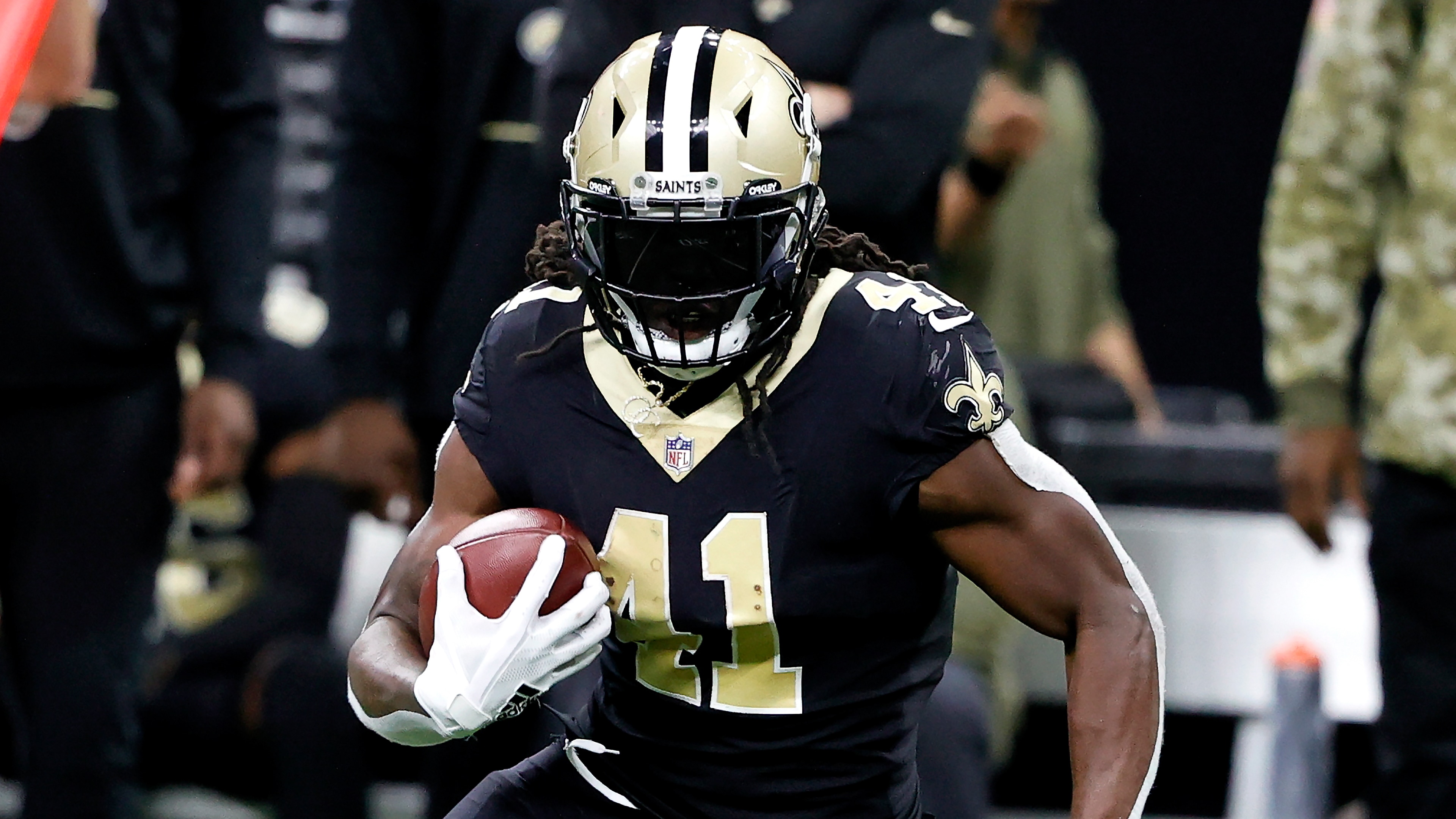 Report: Saints' Alvin Kamara Nursing Knee Injury, Status vs. Titans Up ...