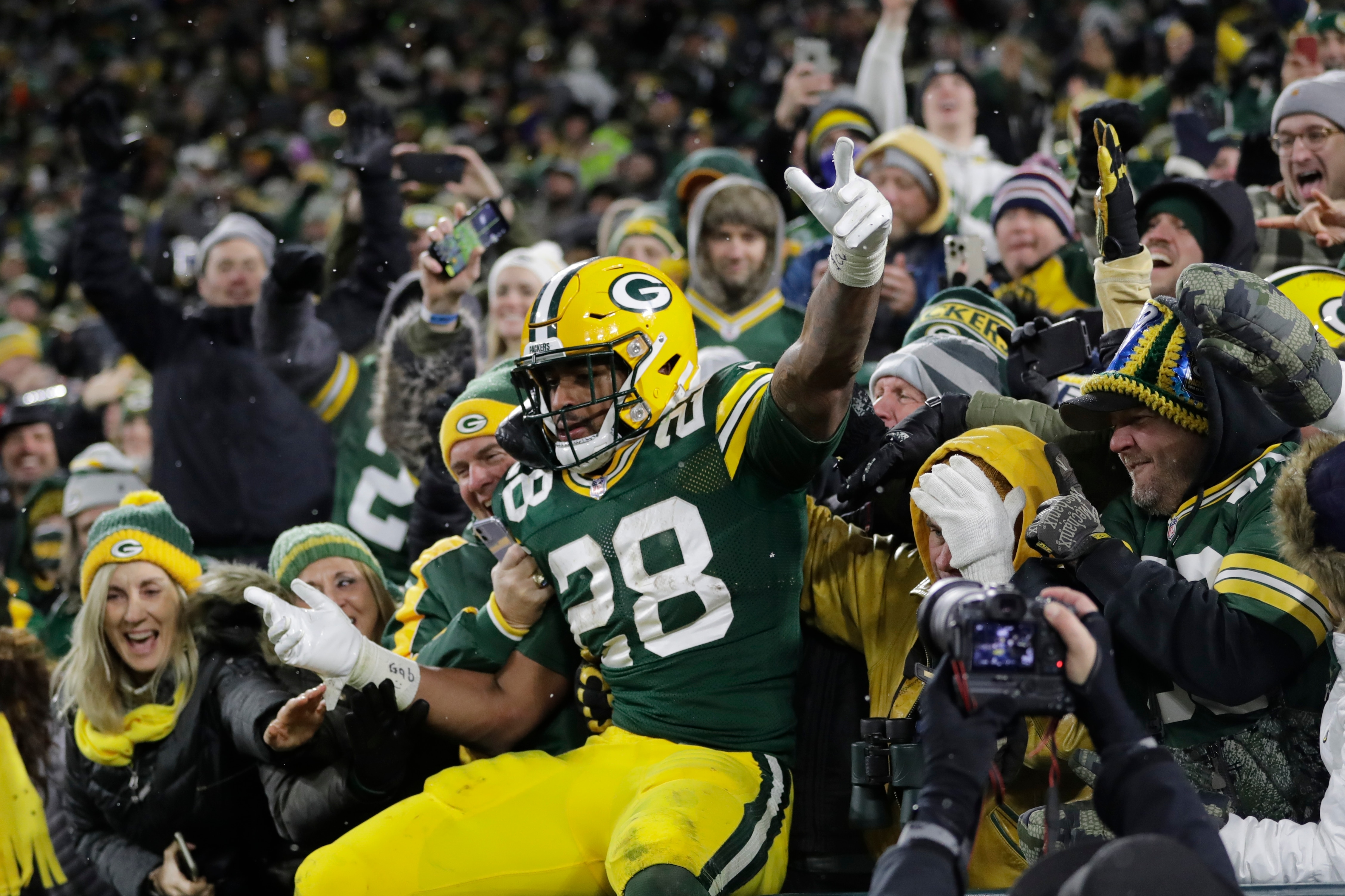 AJ Dillon, Best RB Waiver-Wire, Trade Targets After Aaron Jones' Injury ...
