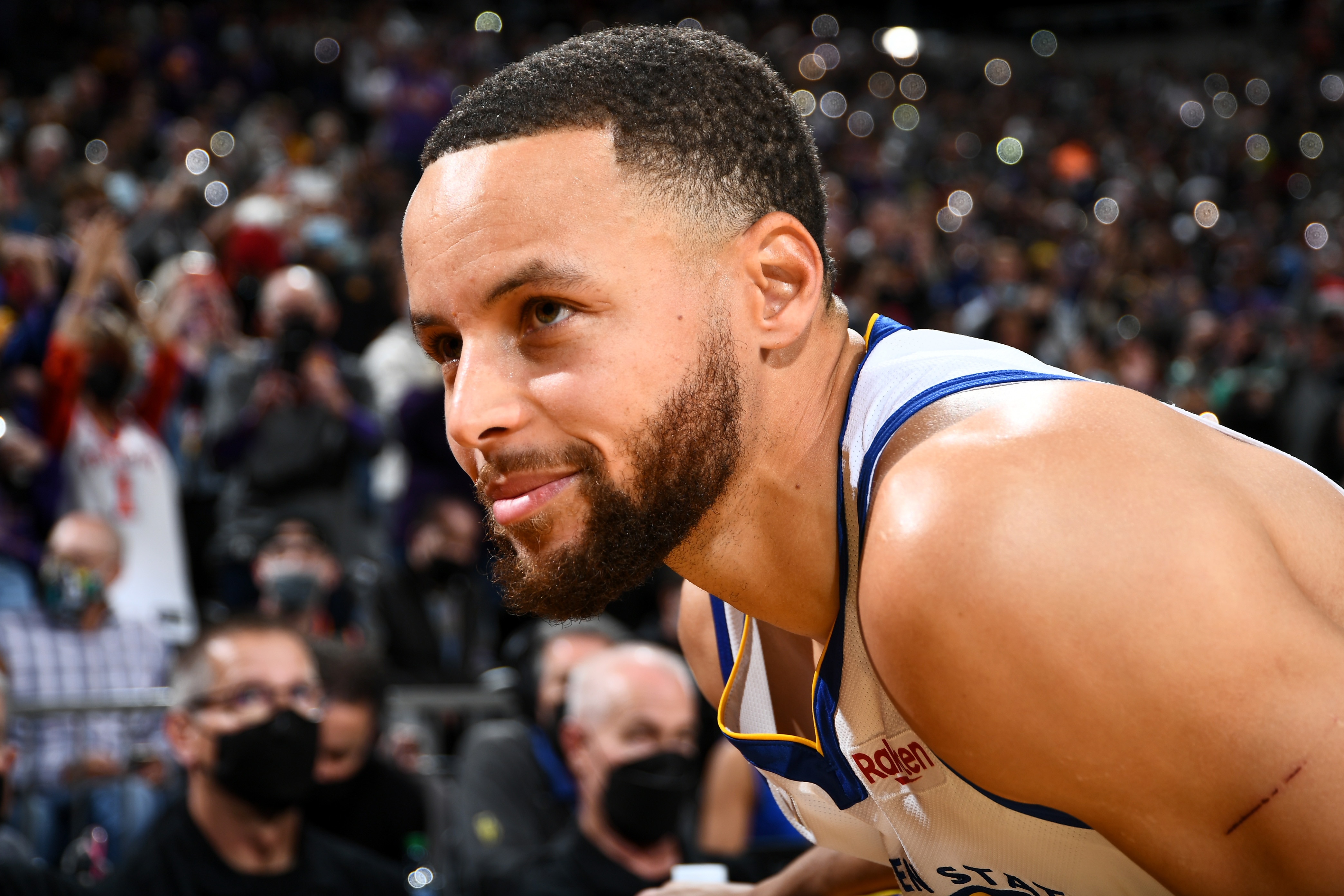 Warriors' Stephen Curry Becomes 1st Player in NBA History to Make 3,000 ...