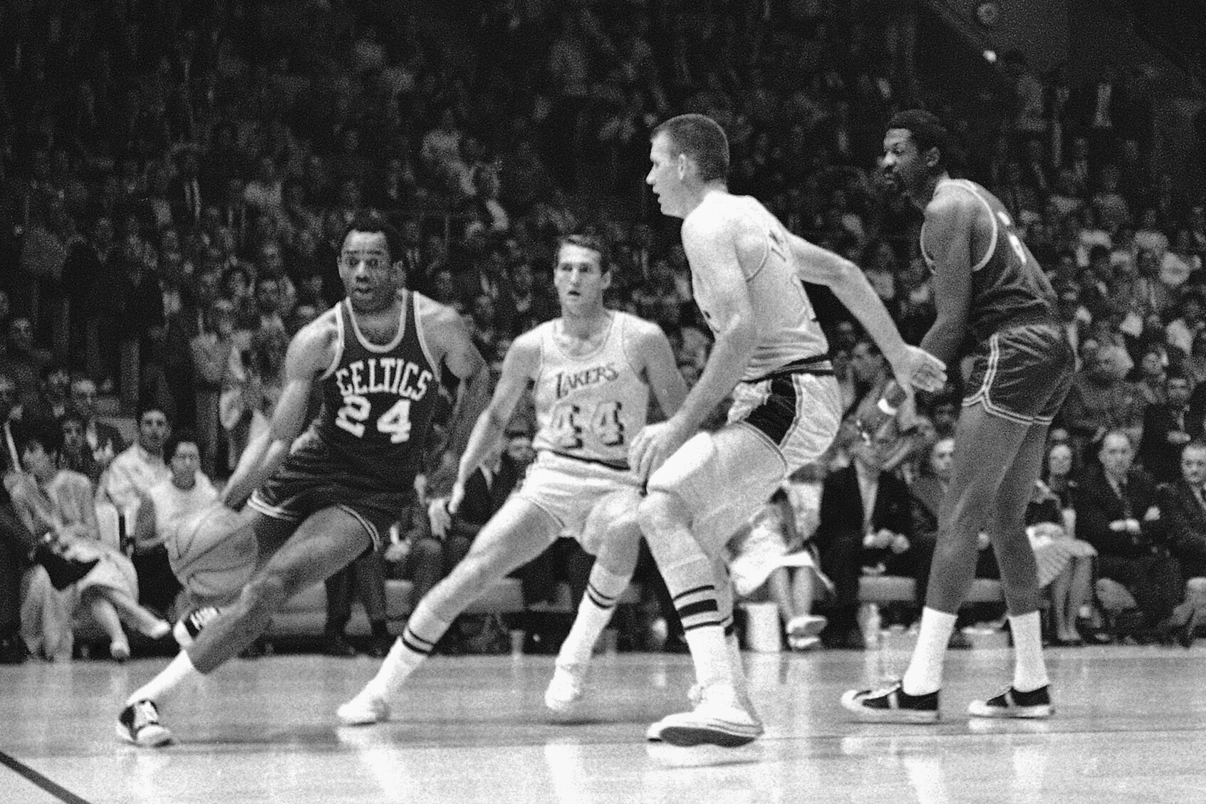 Sam Jones, Celtics Legend and Basketball Hall of Famer, Dies at Age 88 ...