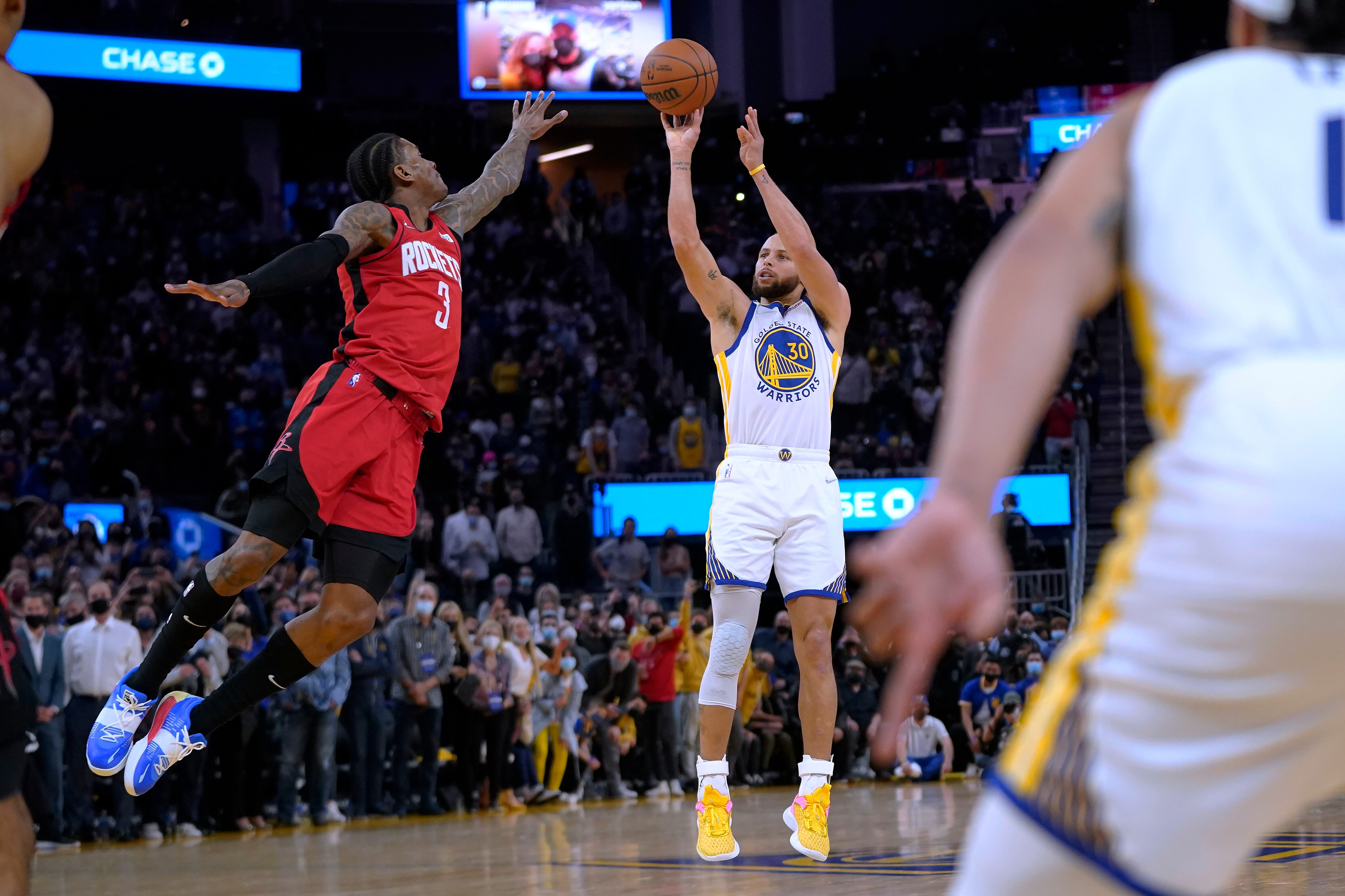 Warriors Stephen Curry On 1st Career Gw Buzzer Beater About Time I Made One News Scores