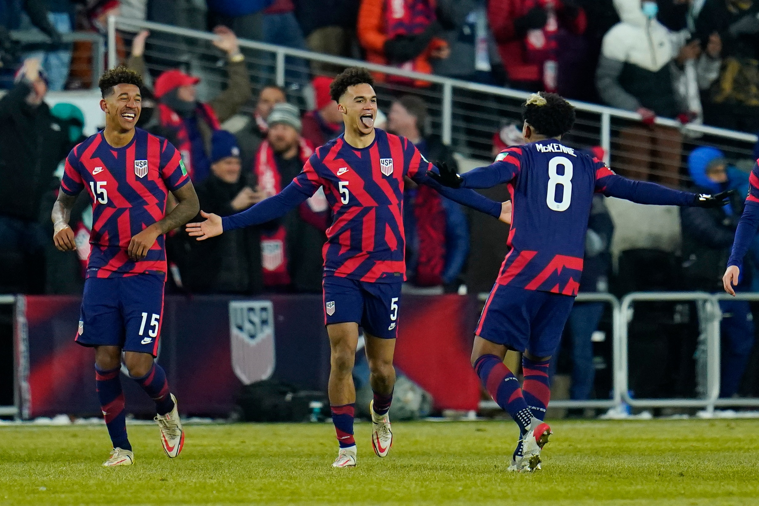 Antonee Robinson's Goal Leads USMNT Past El Salvador in 2022 World Cup ...