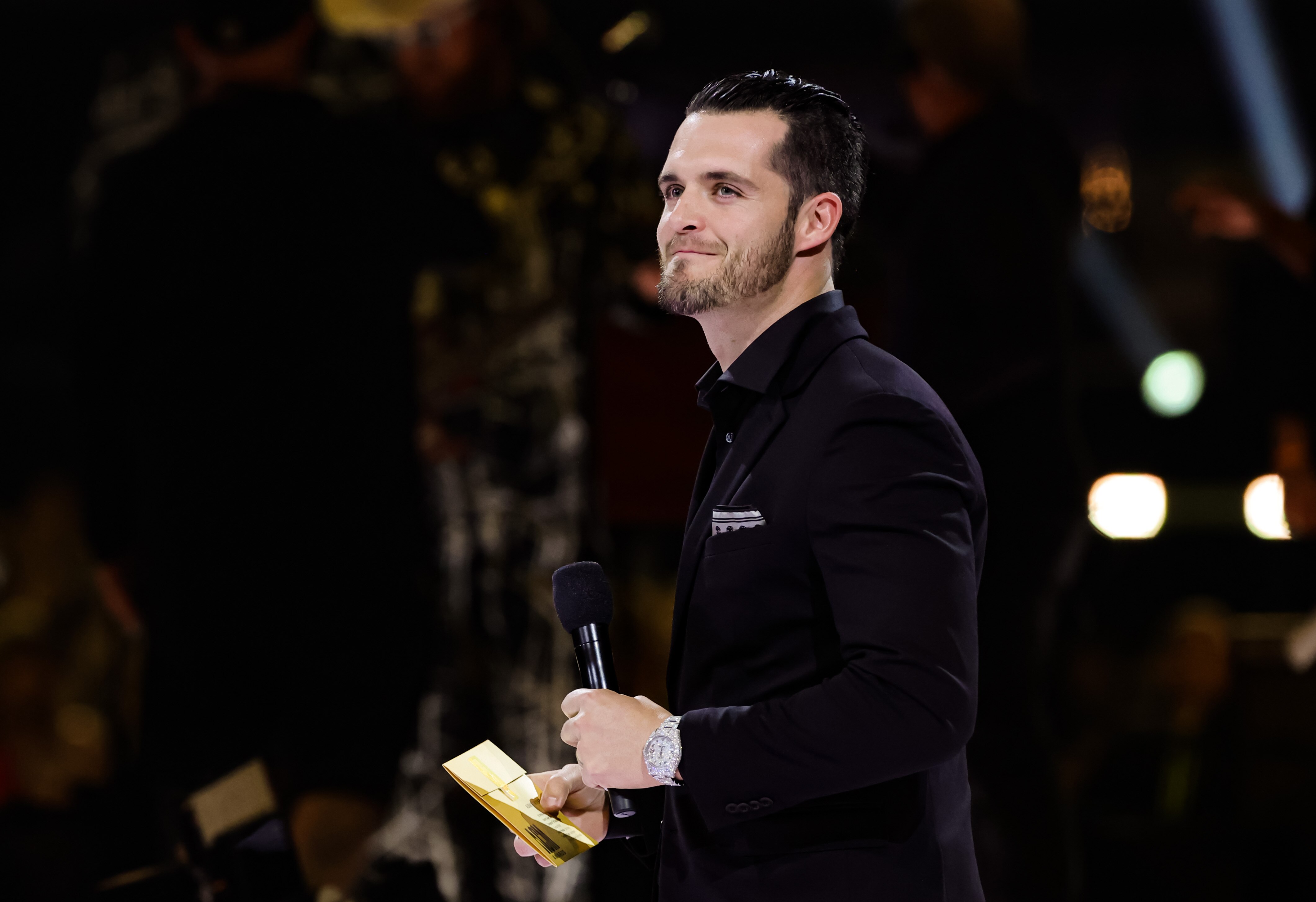 Derek Carr Knows Raiders Are 'His Football Team' Despite Kaepernick ...