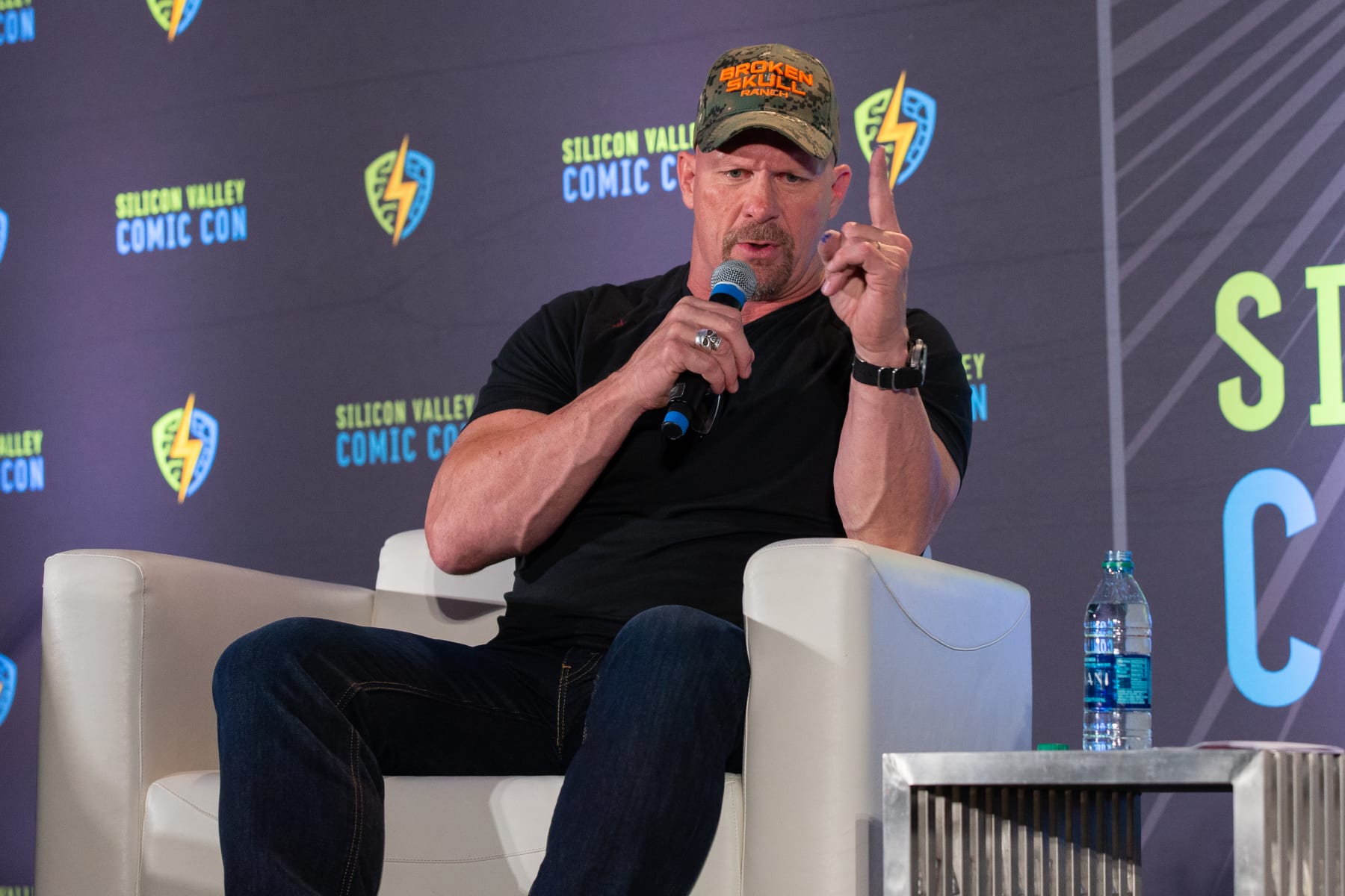 Stone Cold Praises Reigns, Lesnar; Rumors on WWE Locker Room; Bobby ...