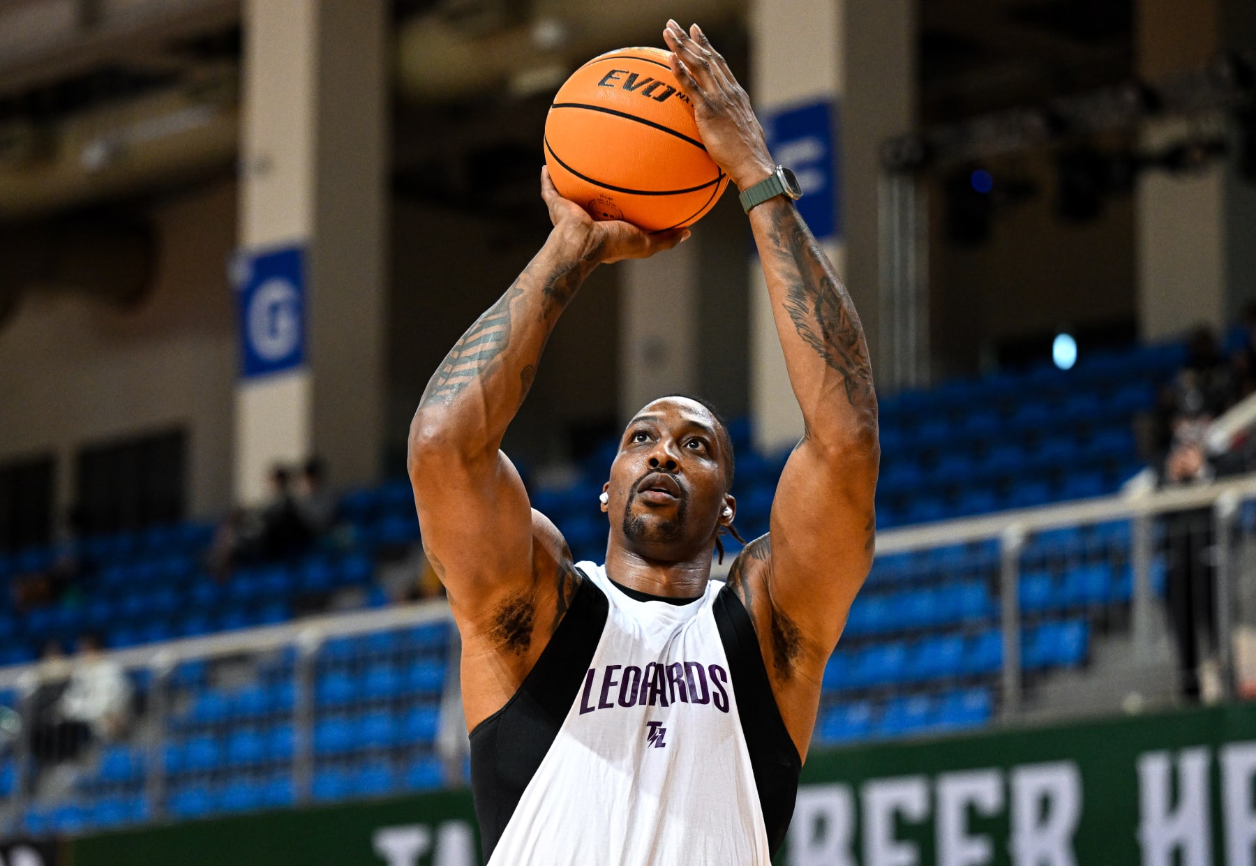 Dwight Howard Trolls Chris Paul, Recruits Him to Taiwan After Suns ...