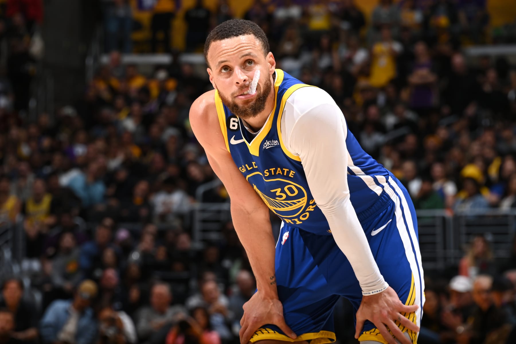 Warriors' Stephen Curry Wins 2023 J. Walter Kennedy Citizenship Award ...