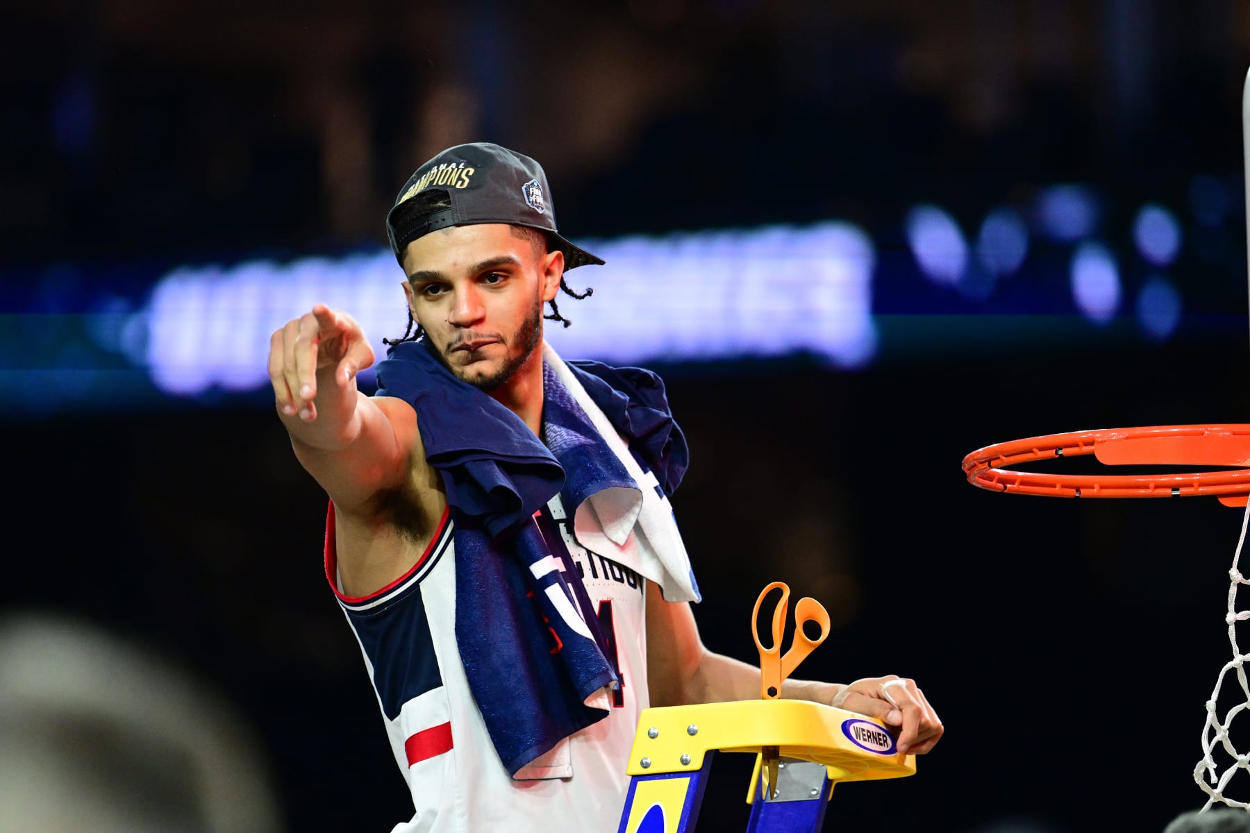 UConn's Andre Jackson Jr. to Remain in 2023 NBA Draft after National ...