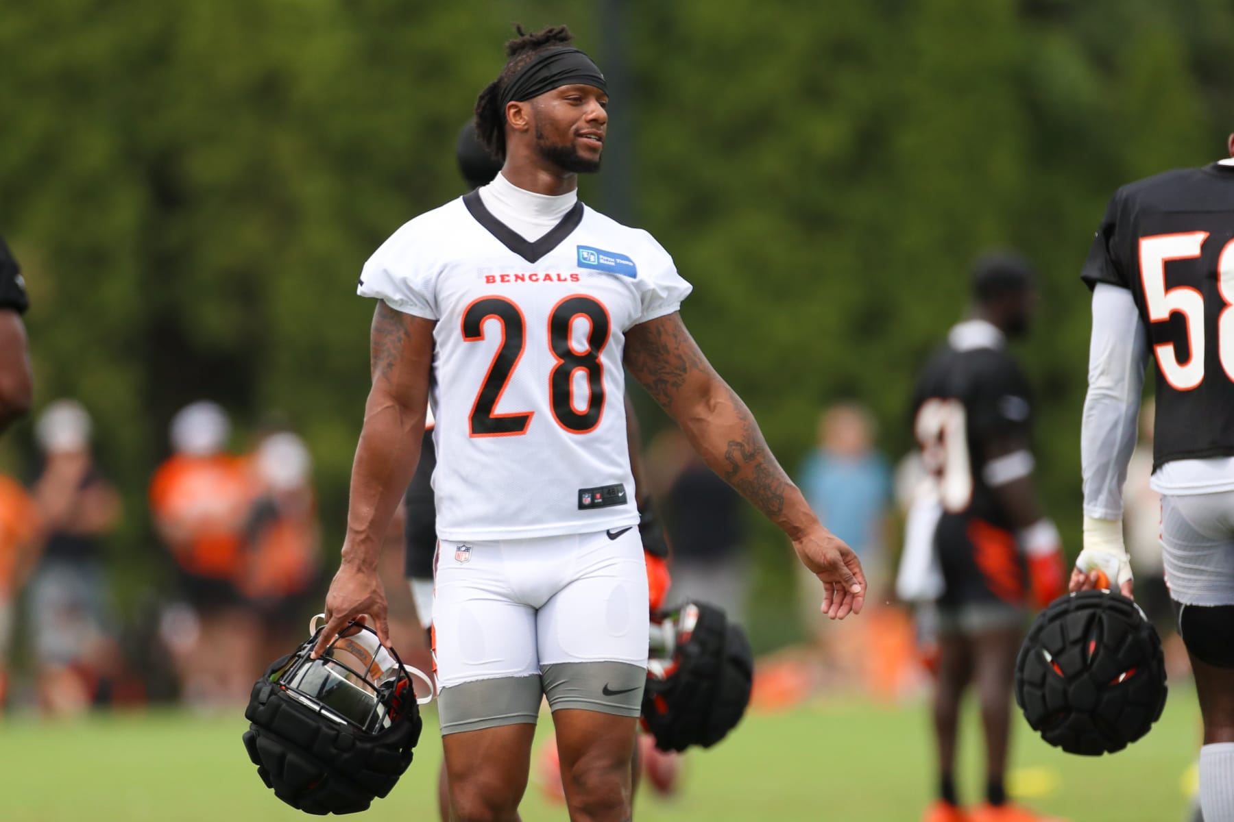 Bengals' Joe Mixon Named in Civil Suit Over Shooting Outside His Home ...