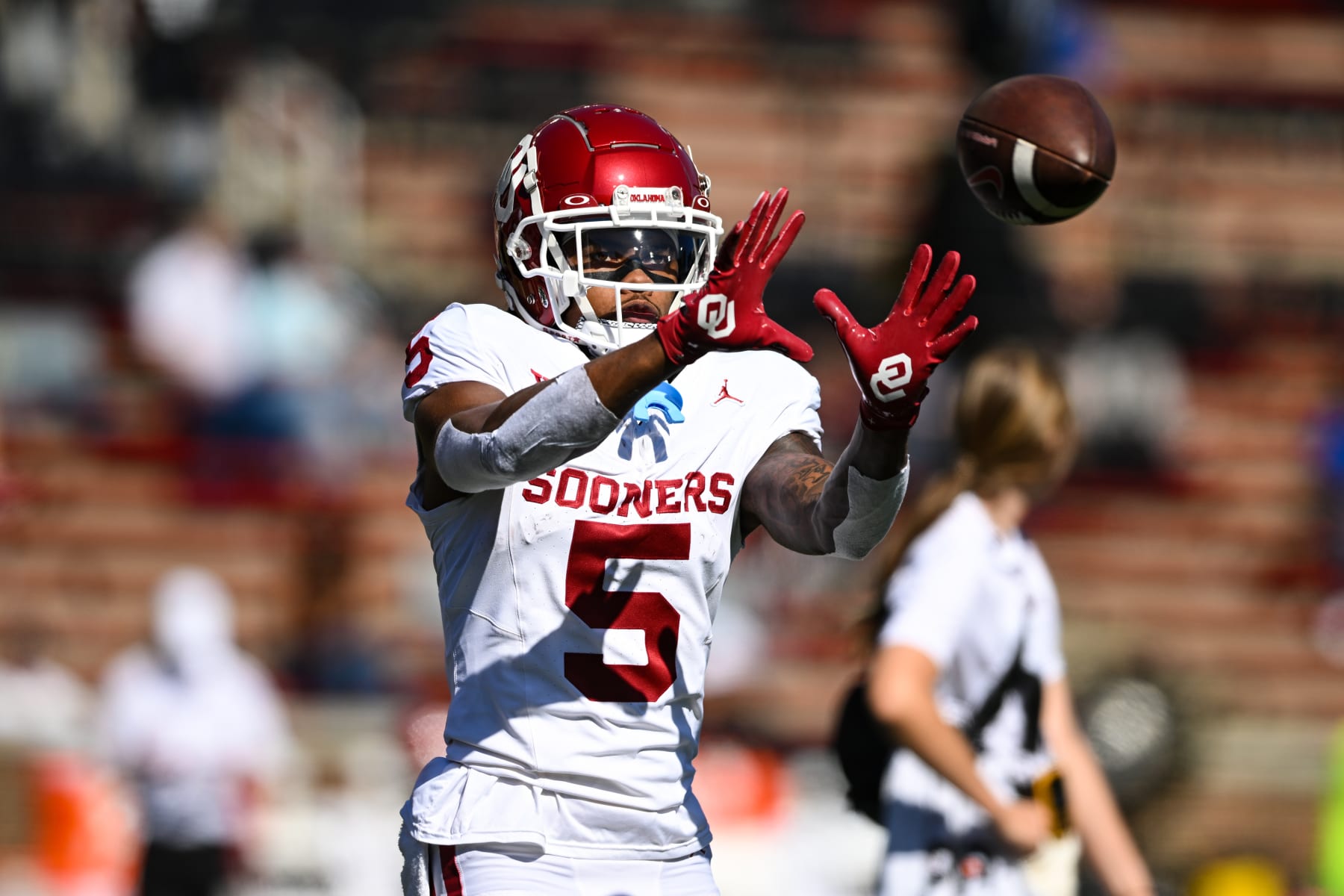 Oklahoma WR Andrel Anthony to Have Season-Ending Surgery on Knee Injury ...