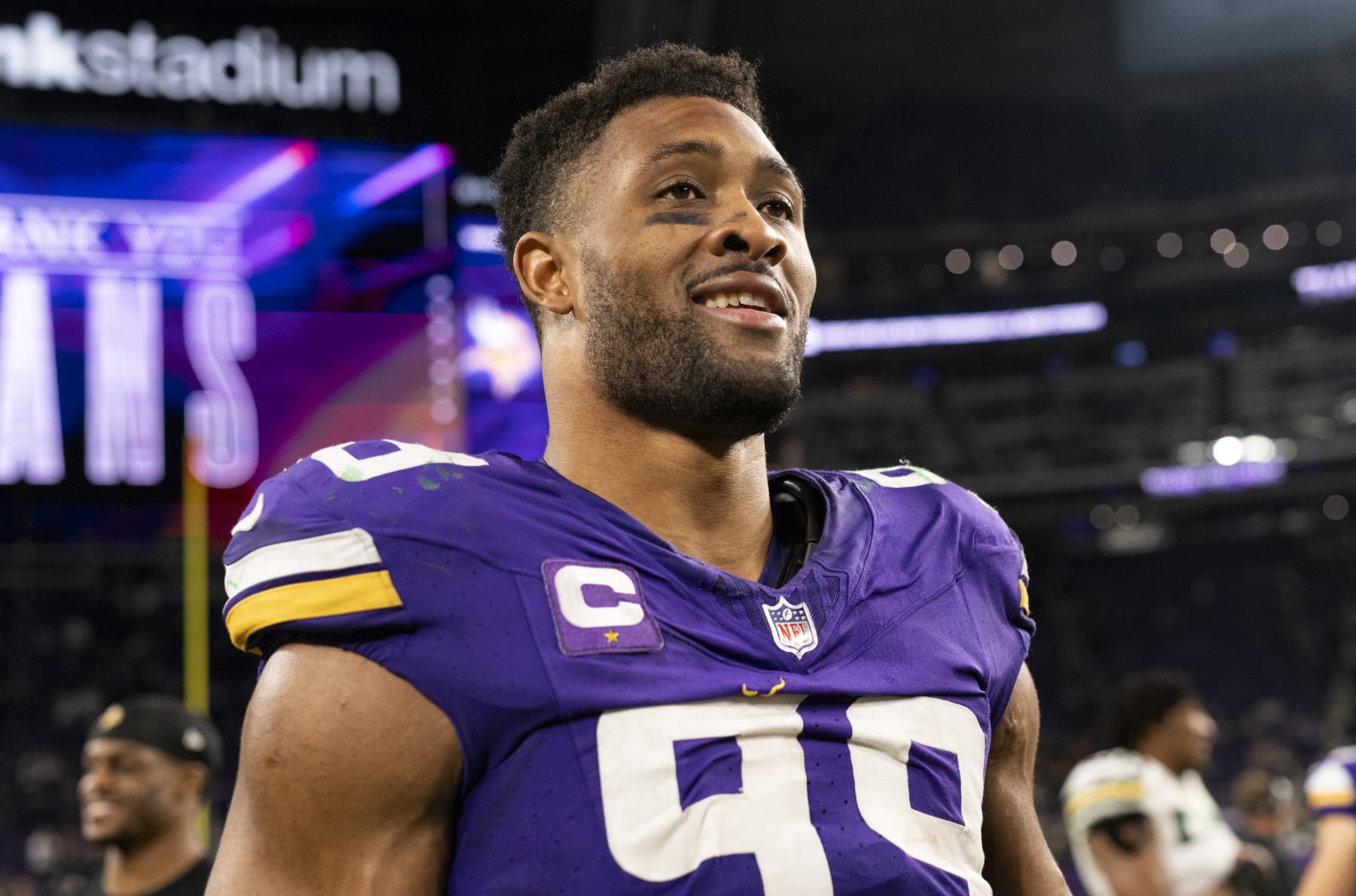 Report: Danielle Hunter, Texans Agree to 2-Year, $49M Contract in NFL ...