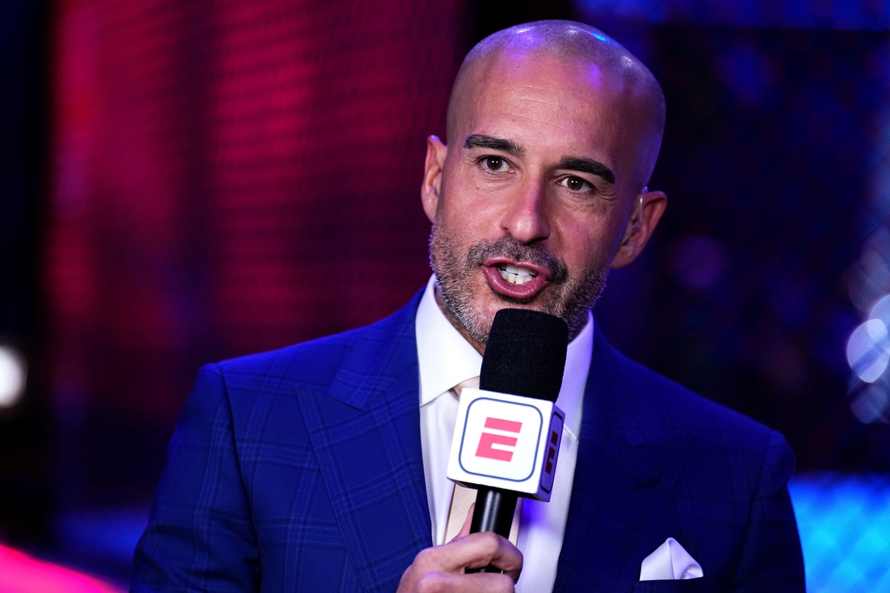 UFC's Jon Anik Walks Back Criticism of MMA Fans: 'I Need to Be More ...