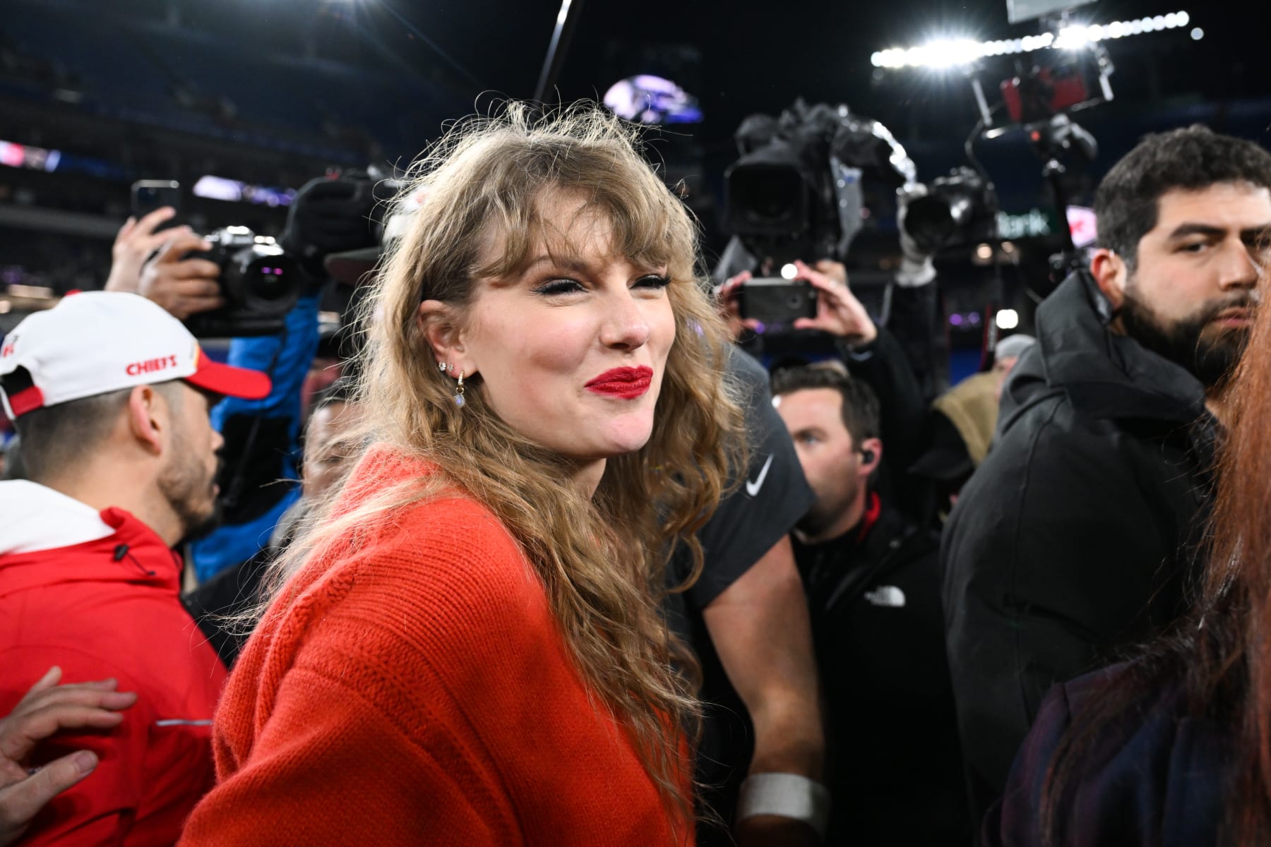 Video: Taylor Swift Arrives at Super Bowl 58 with Ice Spice to Support ...