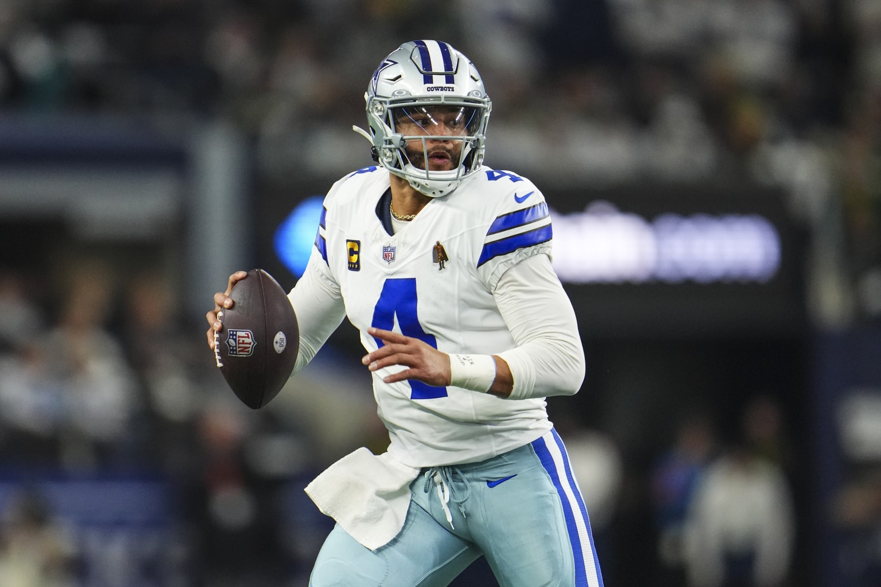 Cowboys' Dak Prescott Announces Girlfriend Sarah Gave Birth to Daughter ...