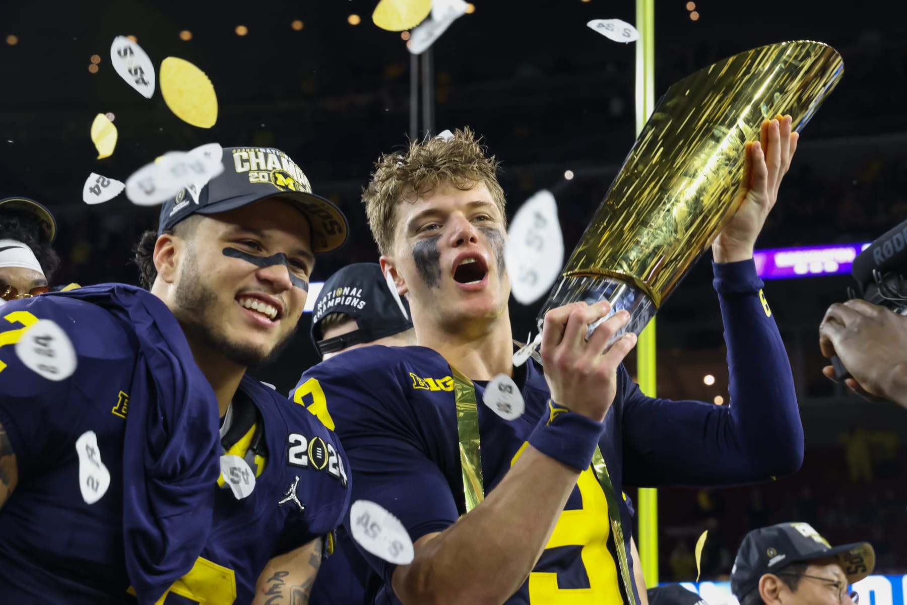 Report: College Football Playoff Finalizing 14-Team Format; Set to ...