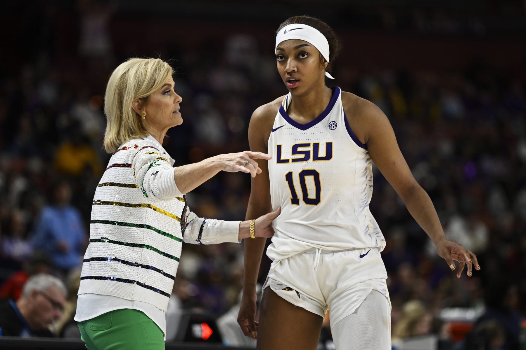 LSU, UCLA Get Apology from LA Times Writer After Kim Mulkey, Angel ...