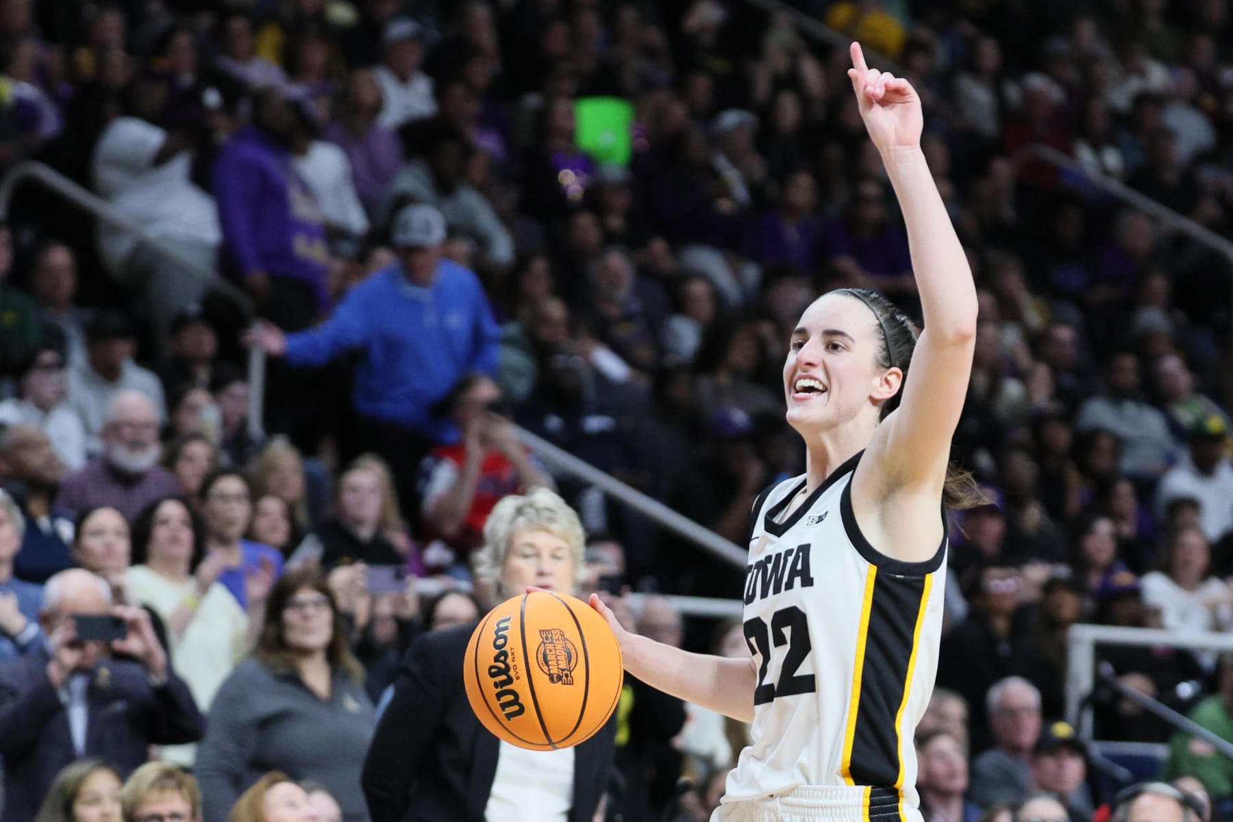 Iowa's Caitlin Clark Named AP WCBB Player of the Year for 2nd Straight ...