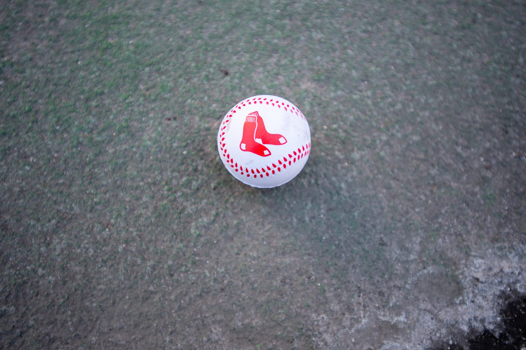 Video: Tim Wakefield's Daughter Brianna Throws 1st Pitch for Red Sox's ...