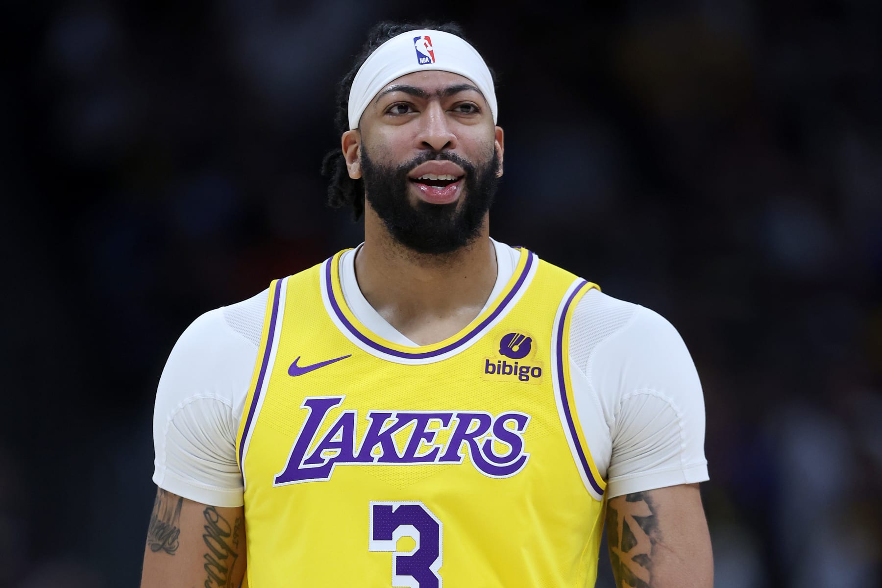 Video: Lakers' Anthony Davis Shows Off New Back Tattoo Depicting NBA ...