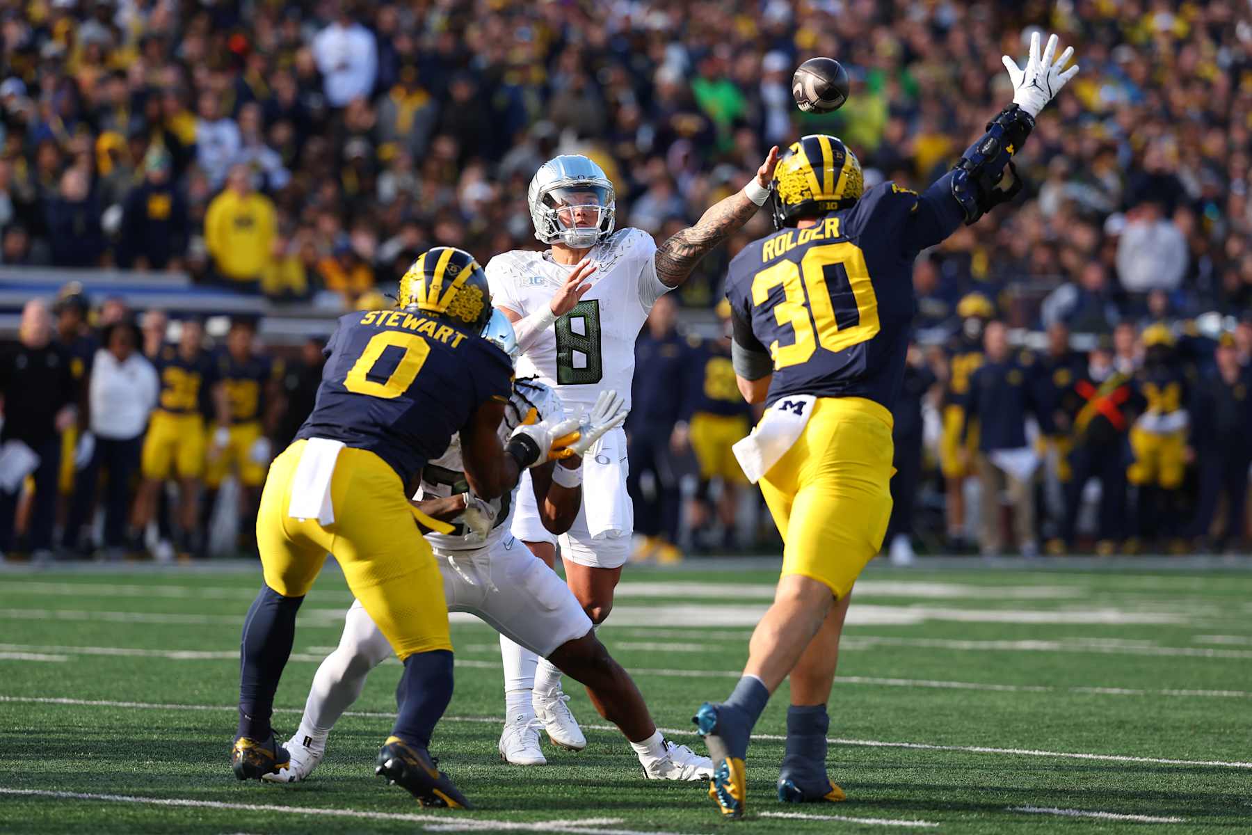Dillon Gabriel's Heisman Candidacy Debated by CFB Fans as No. 1 Oregon ...