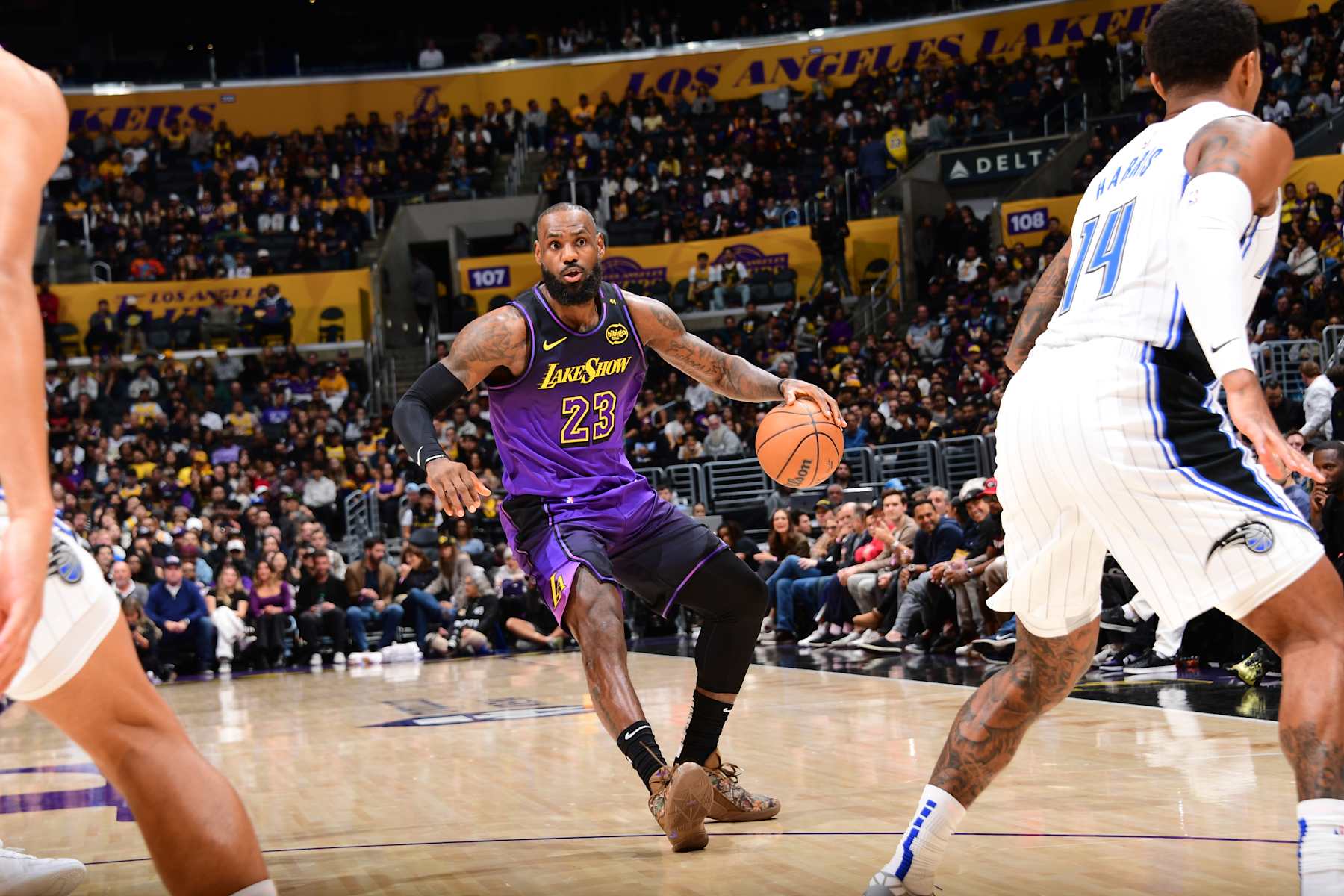 Lakers' LeBron James Electrifies Fans with Poster Dunk over Magic's ...