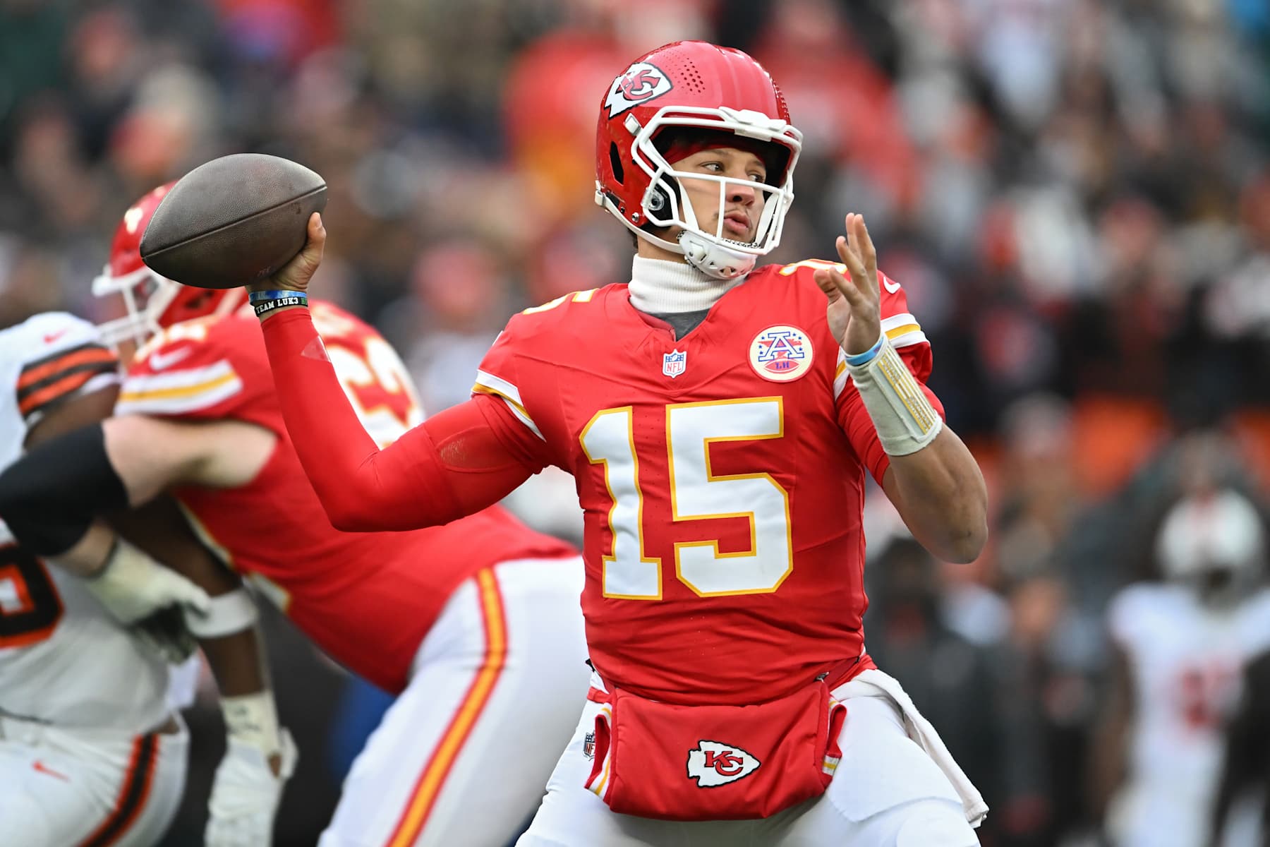 Photo: Patrick Mahomes Gifts Rolexes, Oakley Sunglasses and More to ...