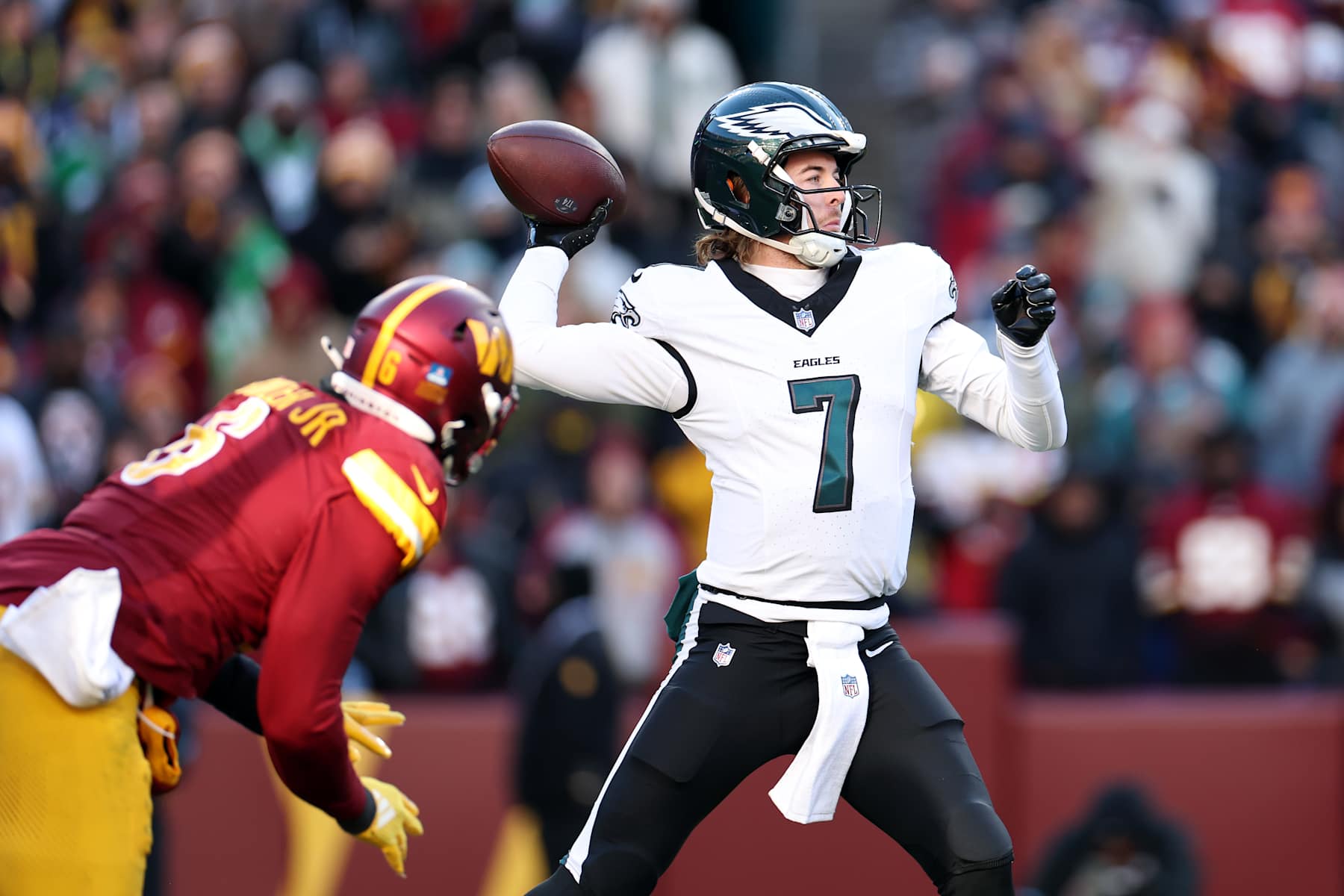 Eagles' Kenny Pickett Undergoes X-Rays After Suffering Rib Injury in ...