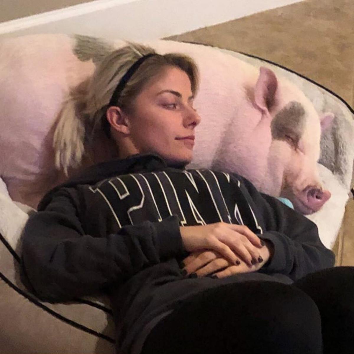 WWE Star Alexa Bliss' Pet Pig Larry-Steve Dies After Vets Refuse ...