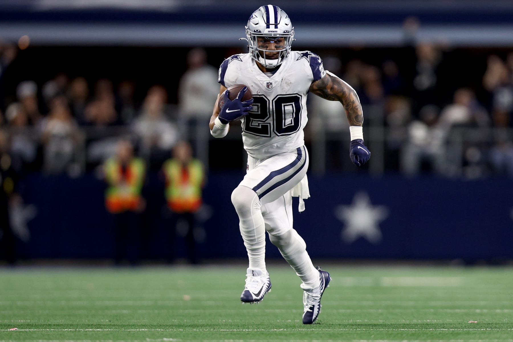 Peter King: Tony Pollard, Not Ezekiel Elliott, 'Is the Best RB on the ...