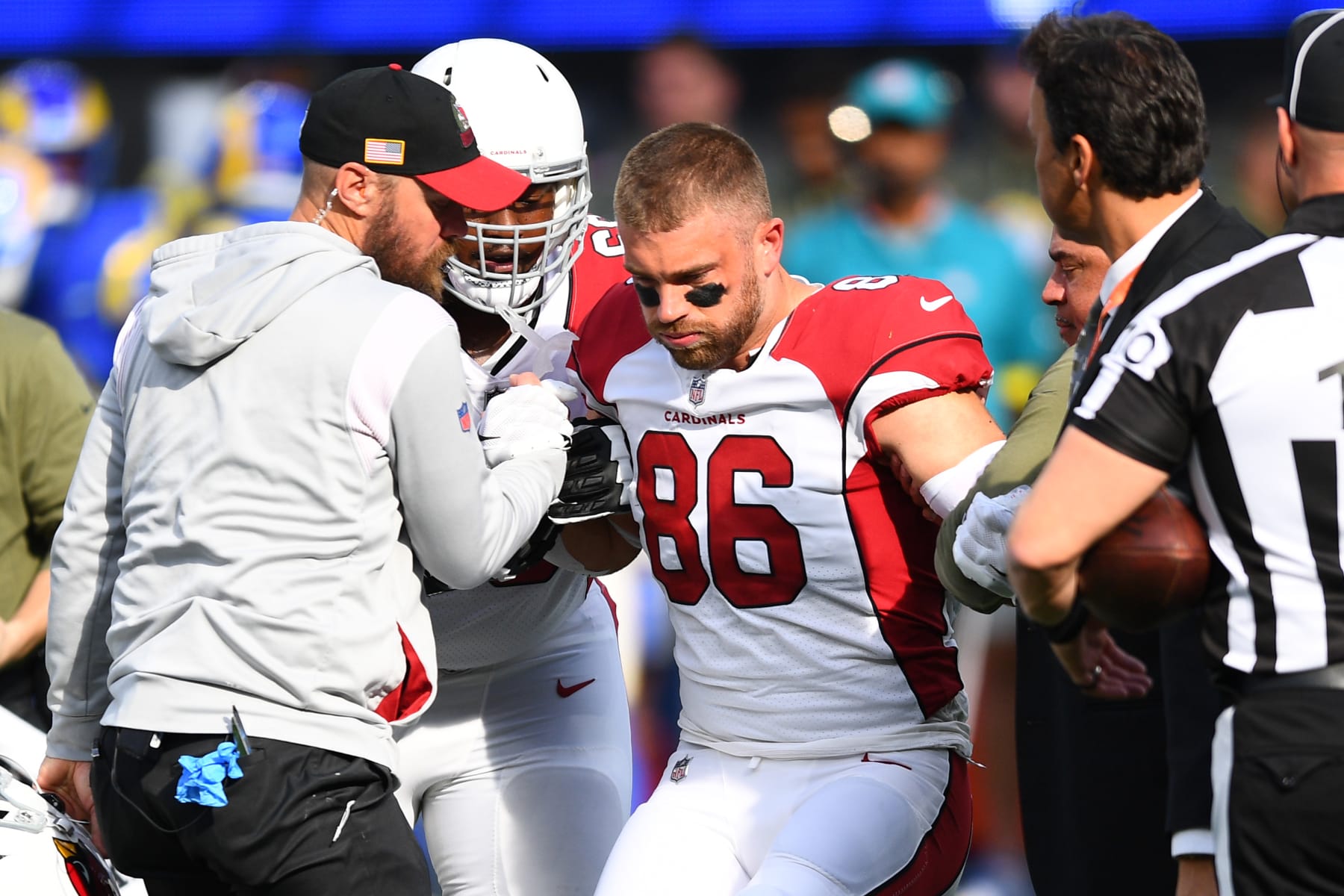 Cardinals' Zach Ertz Reportedly Suffered Season-Ending Knee Injury vs. Rams
