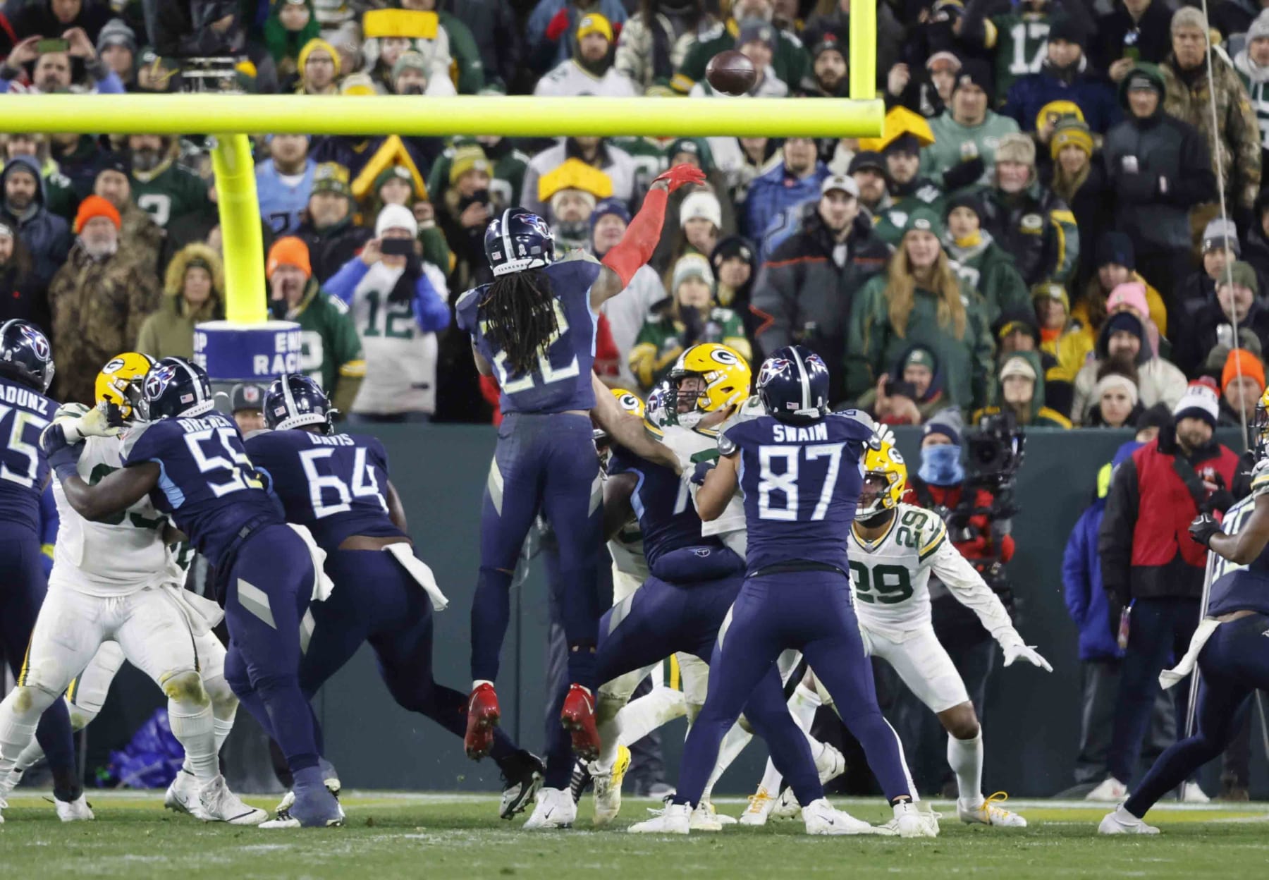 Titans' Derrick Henry Jokes He's a 'Young Peyton Manning' After TD Pass ...