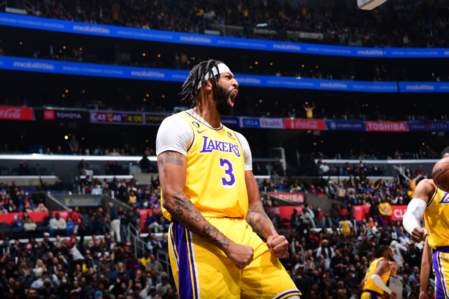 Anthony Davis Celebrated by Lakers Twitter After Historic Performance ...