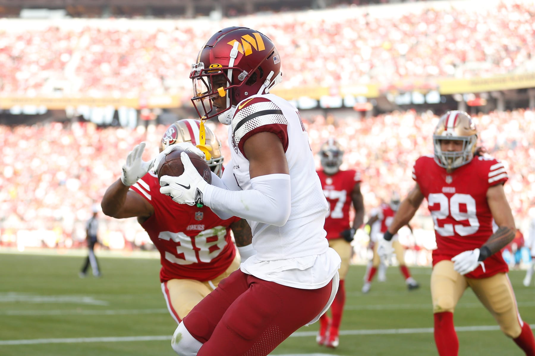 Fantasy Football Week 17 Cheat Sheet: Deep Sleepers to Grab on Waiver Wire