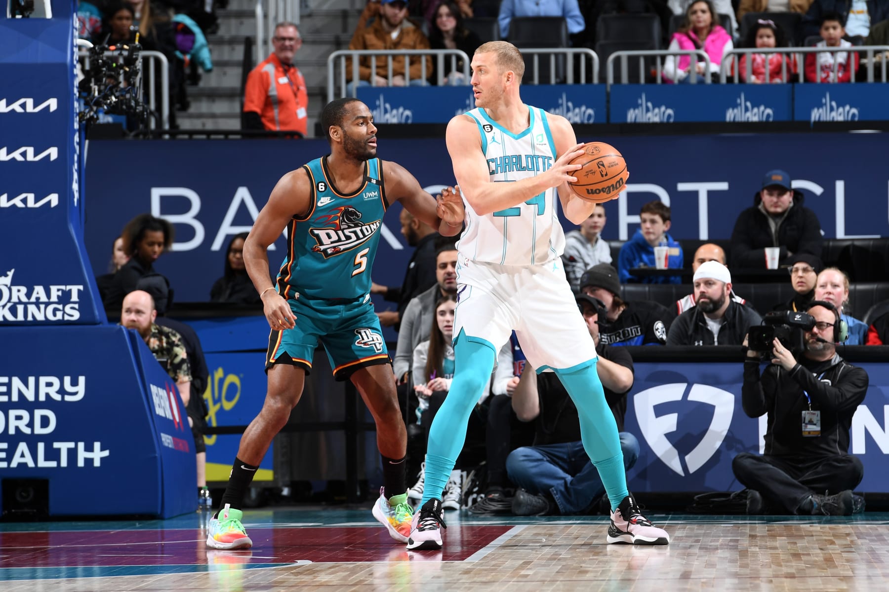 Kings Rumors: Mason Plumlee Targeted in Trade; Richaun Holmes, Alex Len ...