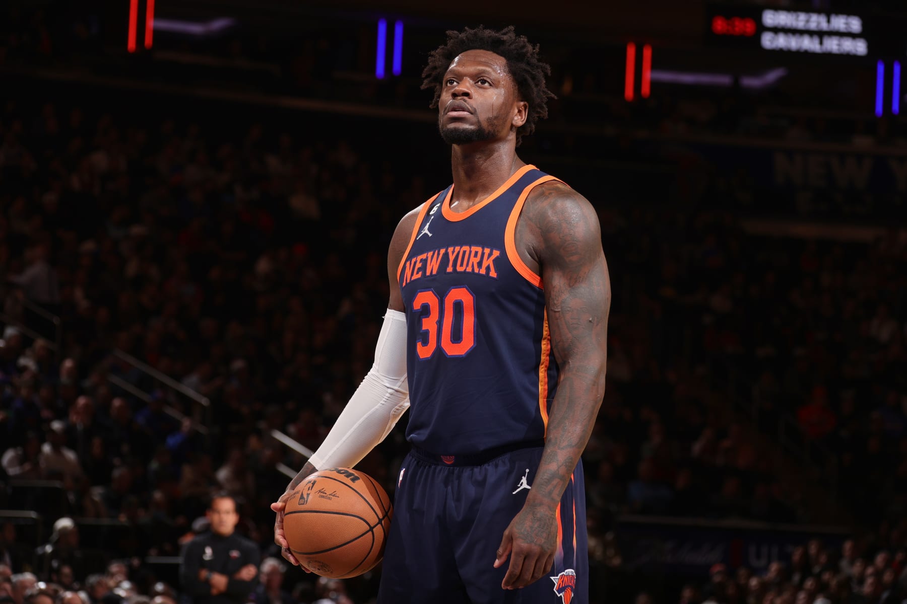 Julius Randle, Knicks Thrill NBA Twitter by Rallying from 21-Point Hole to Beat 76ers