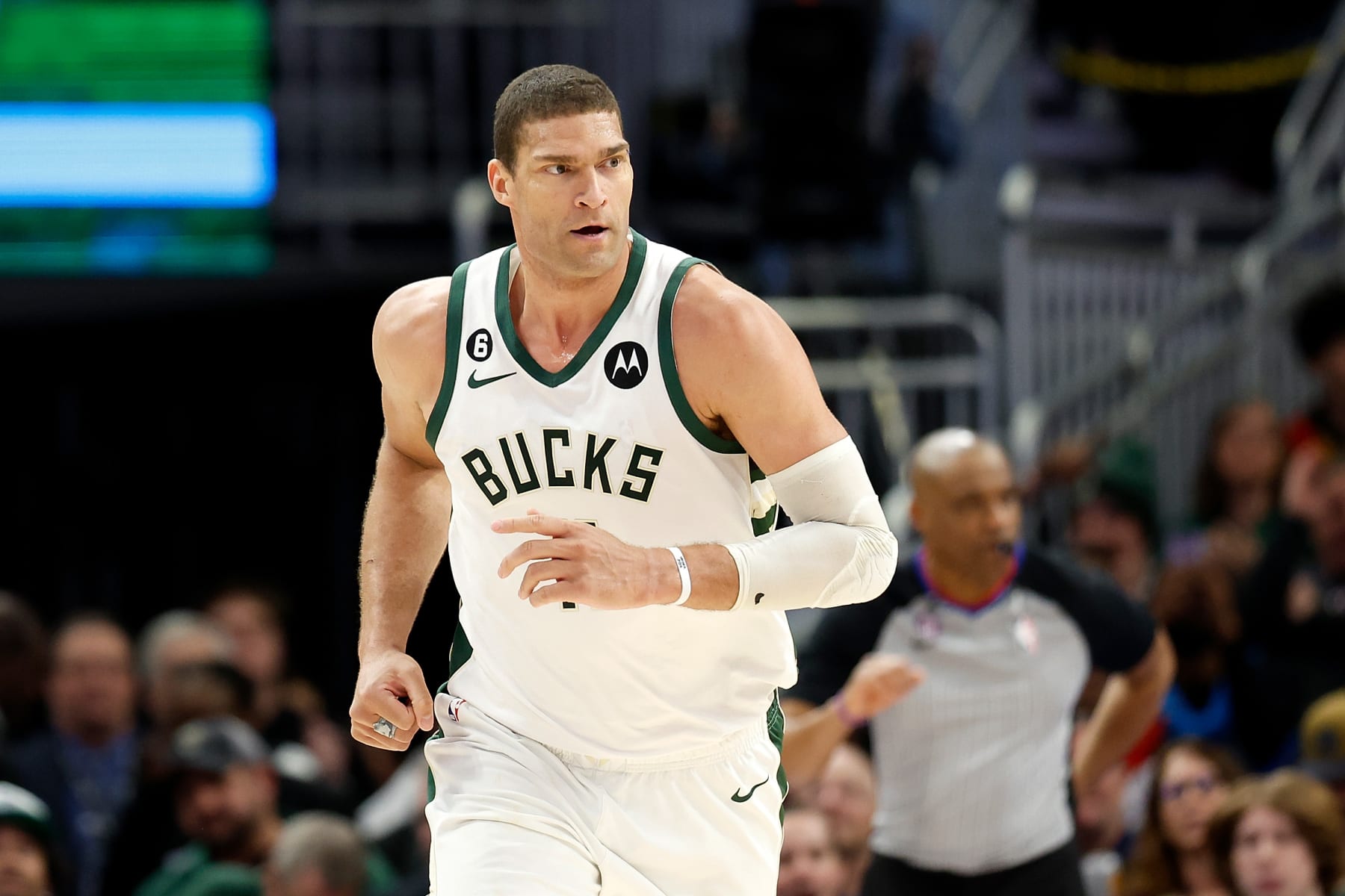 Brook Lopez, Bucks Reportedly Agree to 2-Year, $48M Contract as Center ...