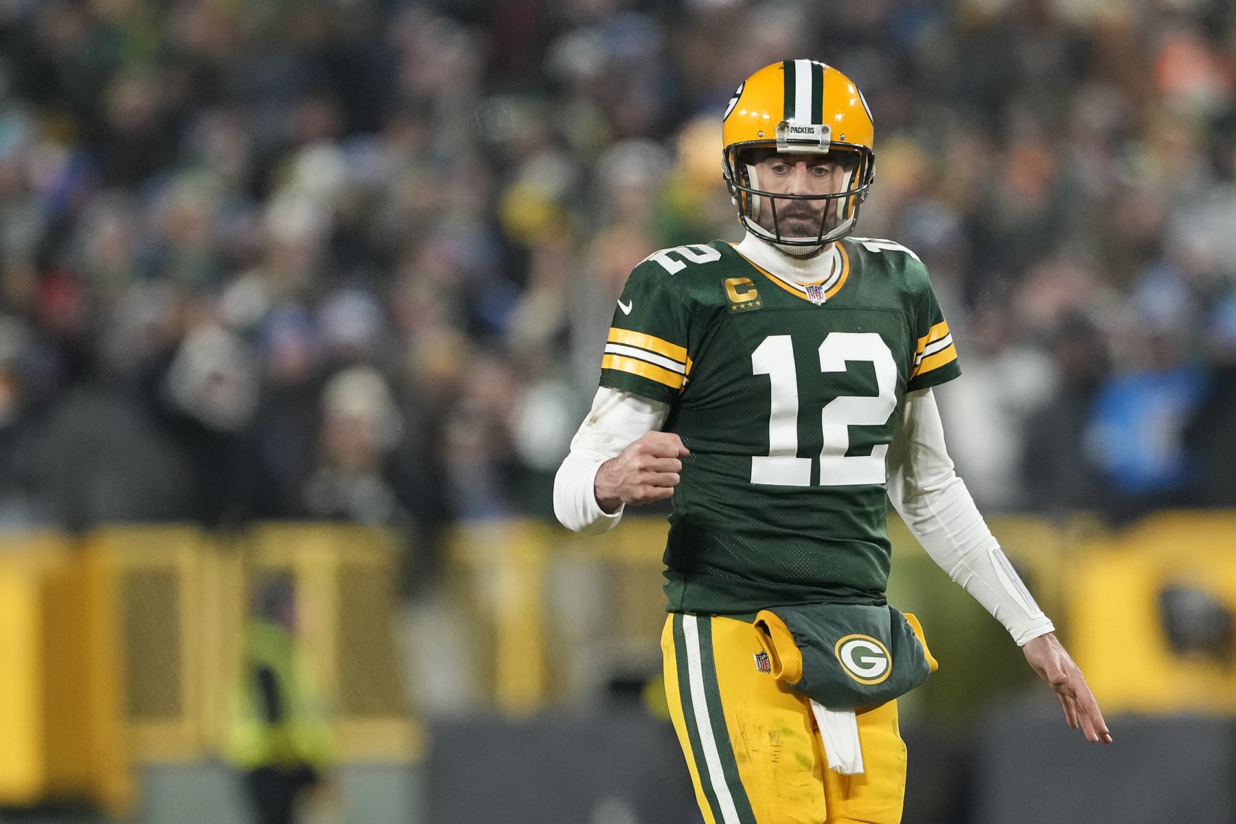 NFL Execs Rip Aaron Rodgers Trade: 'Jets Gave Up Too Much'; May Blow Up ...