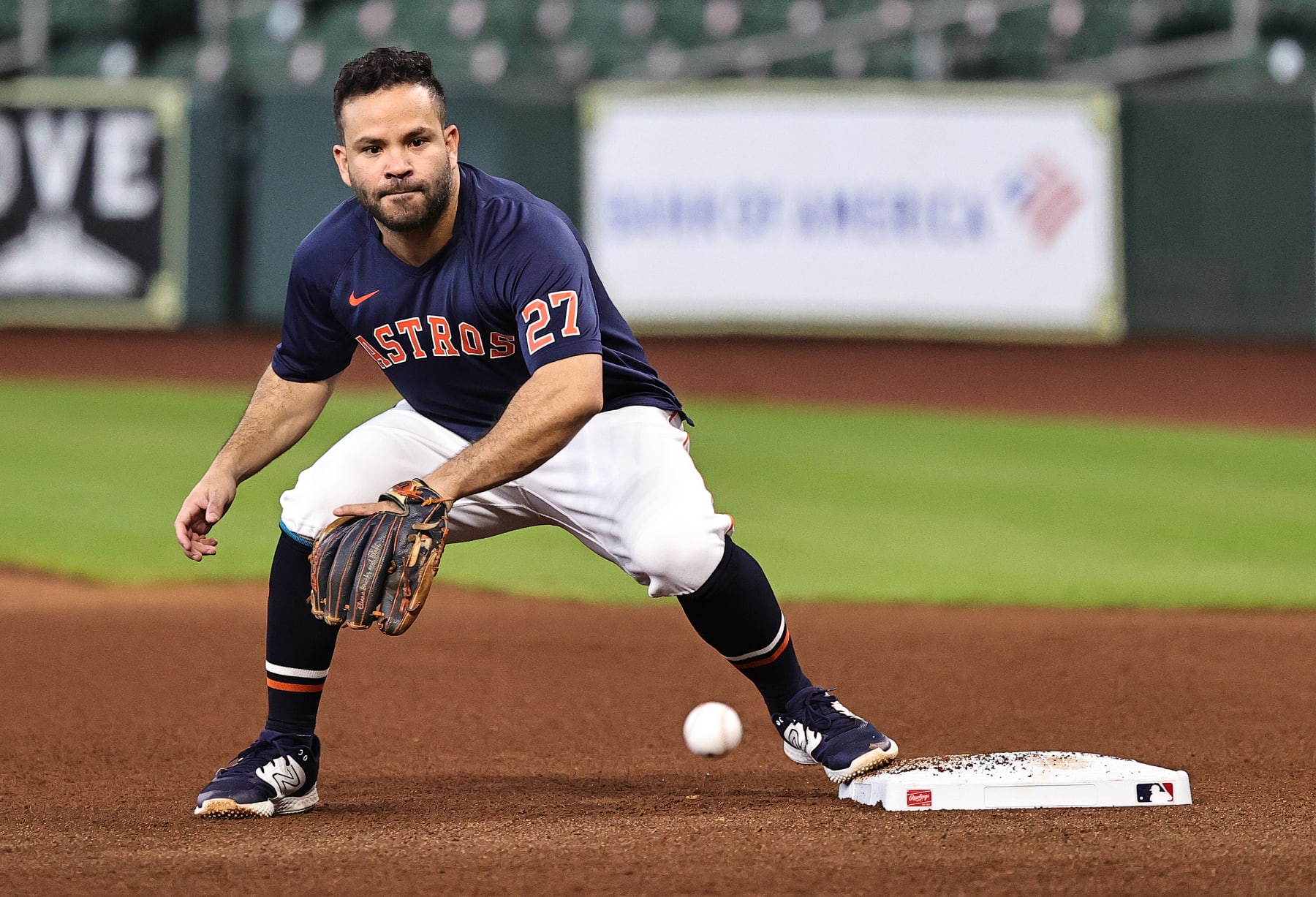 Astros' José Altuve to Begin Rehab Assignment amid Thumb Injury Recovery