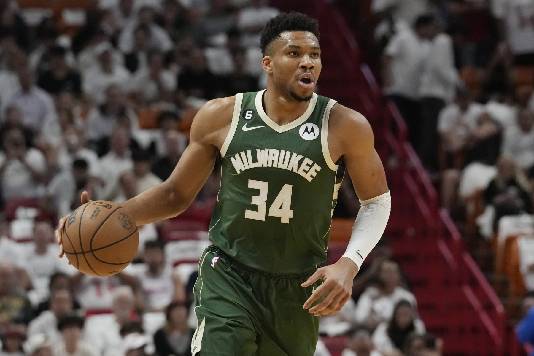 Giannis on Bucks Future: If There's a Better Chance to Win Title, I ...
