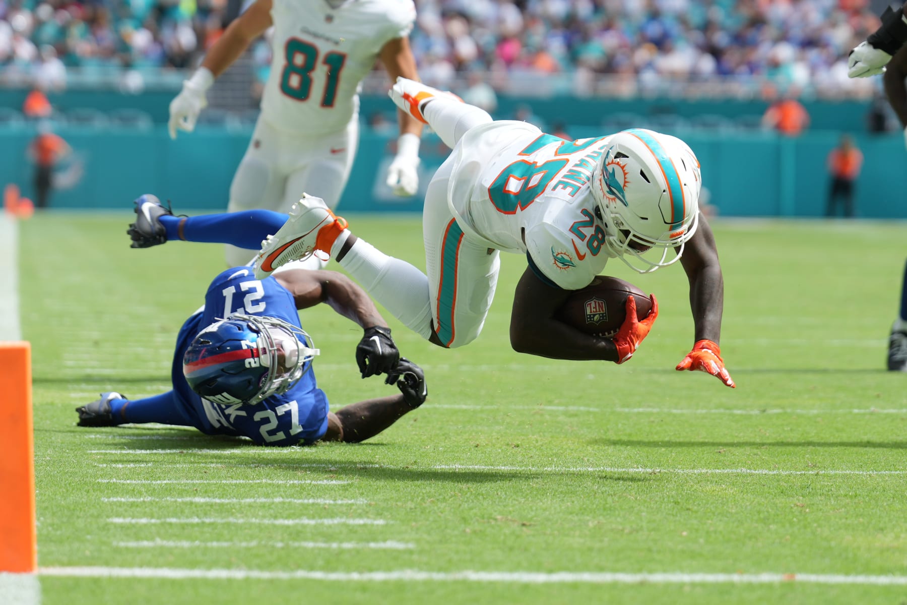 Dolphins' De'Von Achane Dealing with Knee Injury, Uncertain for ...