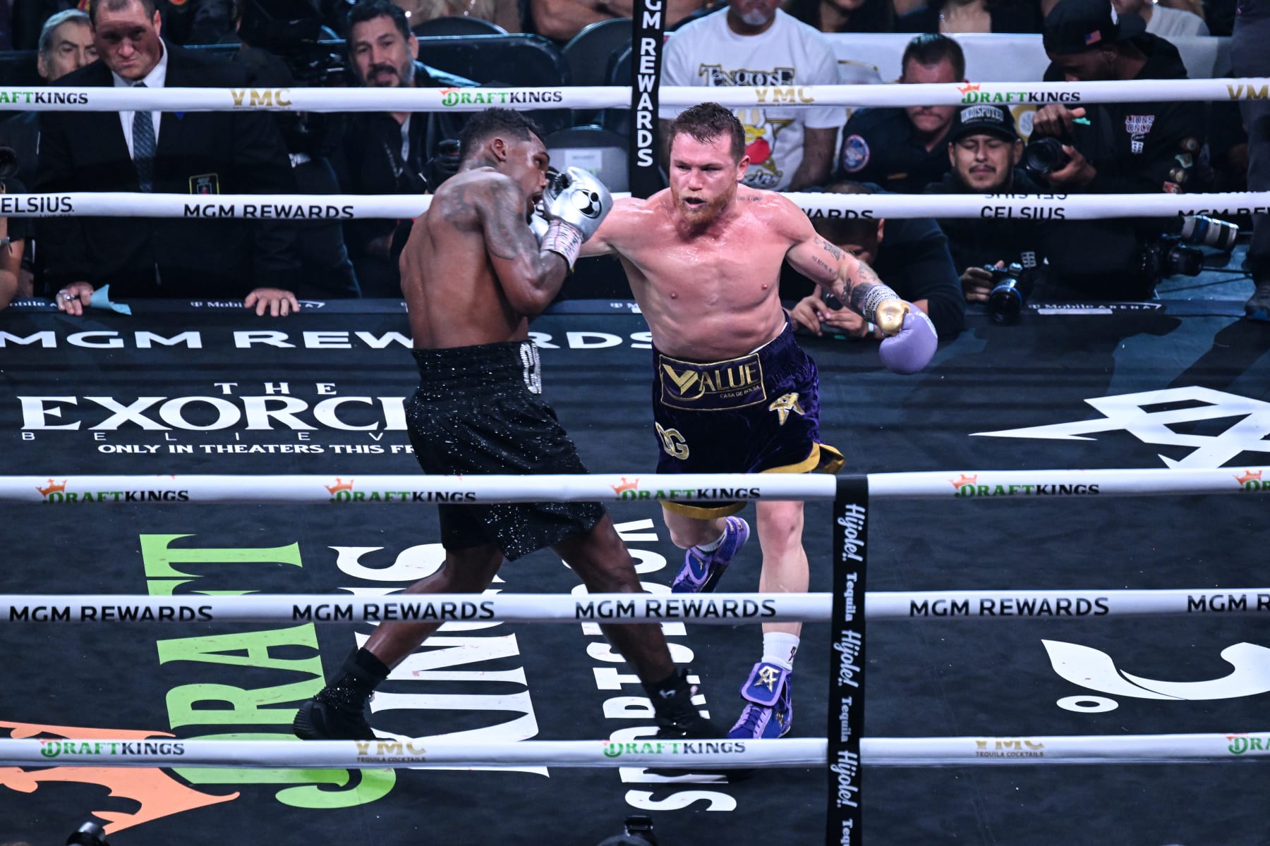 Canelo Alvarez Responds to Conor McGregor: 'I Just Need One Hand' to ...